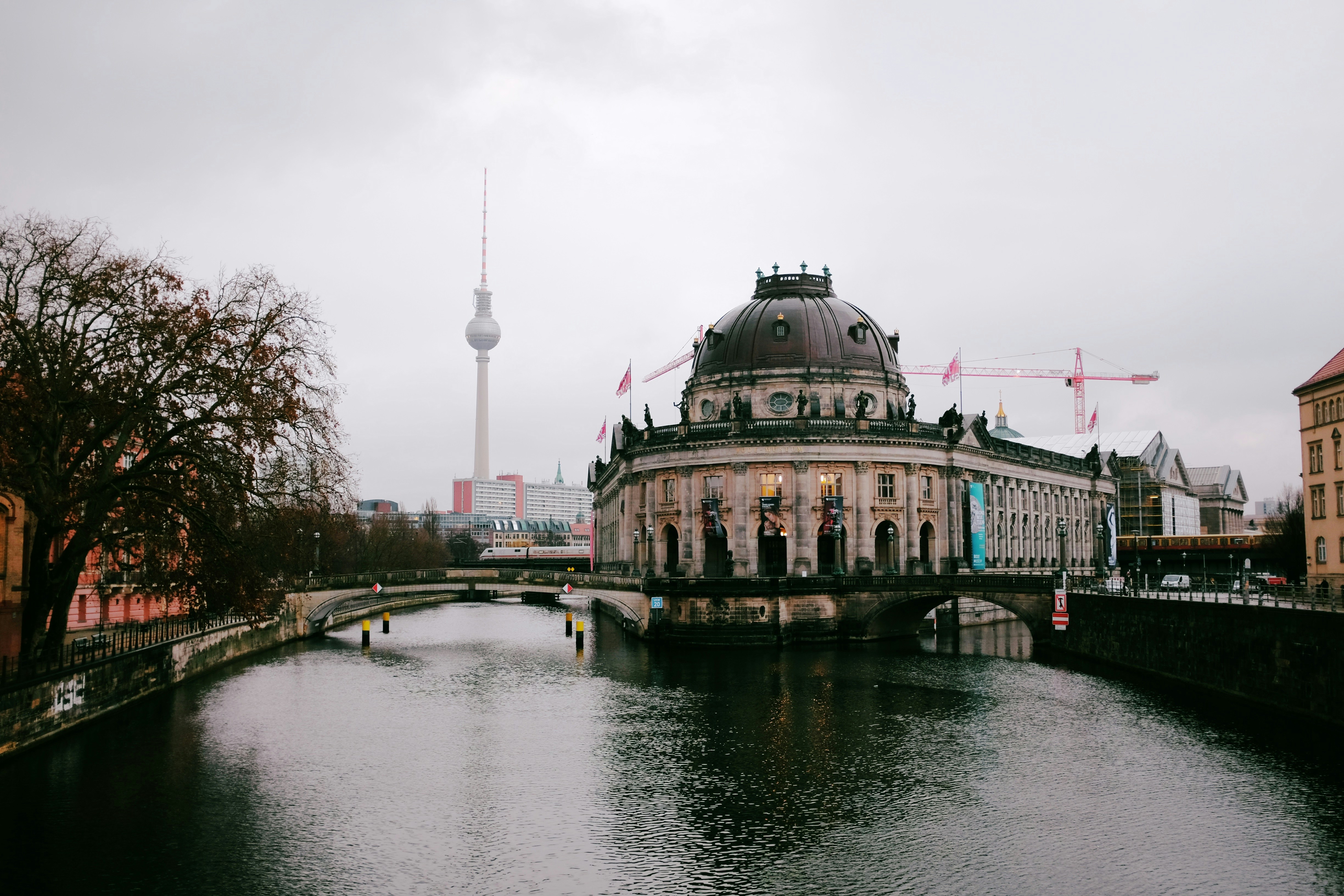 Harbor Cathedral: A Berlin-esque Arc Over the Spree