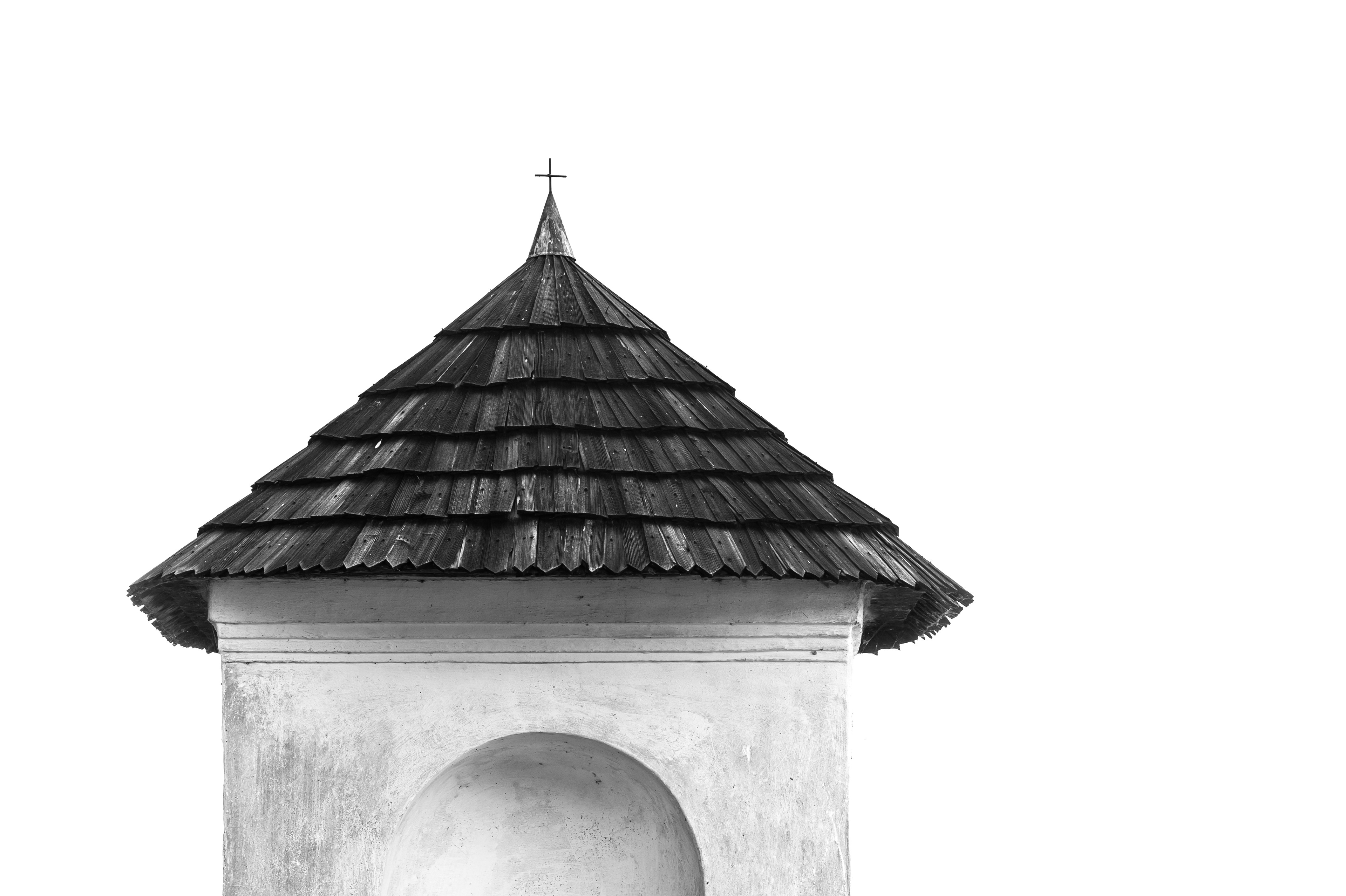 Monochrome Cupola: A White Tower Crowned by Layered Shingles