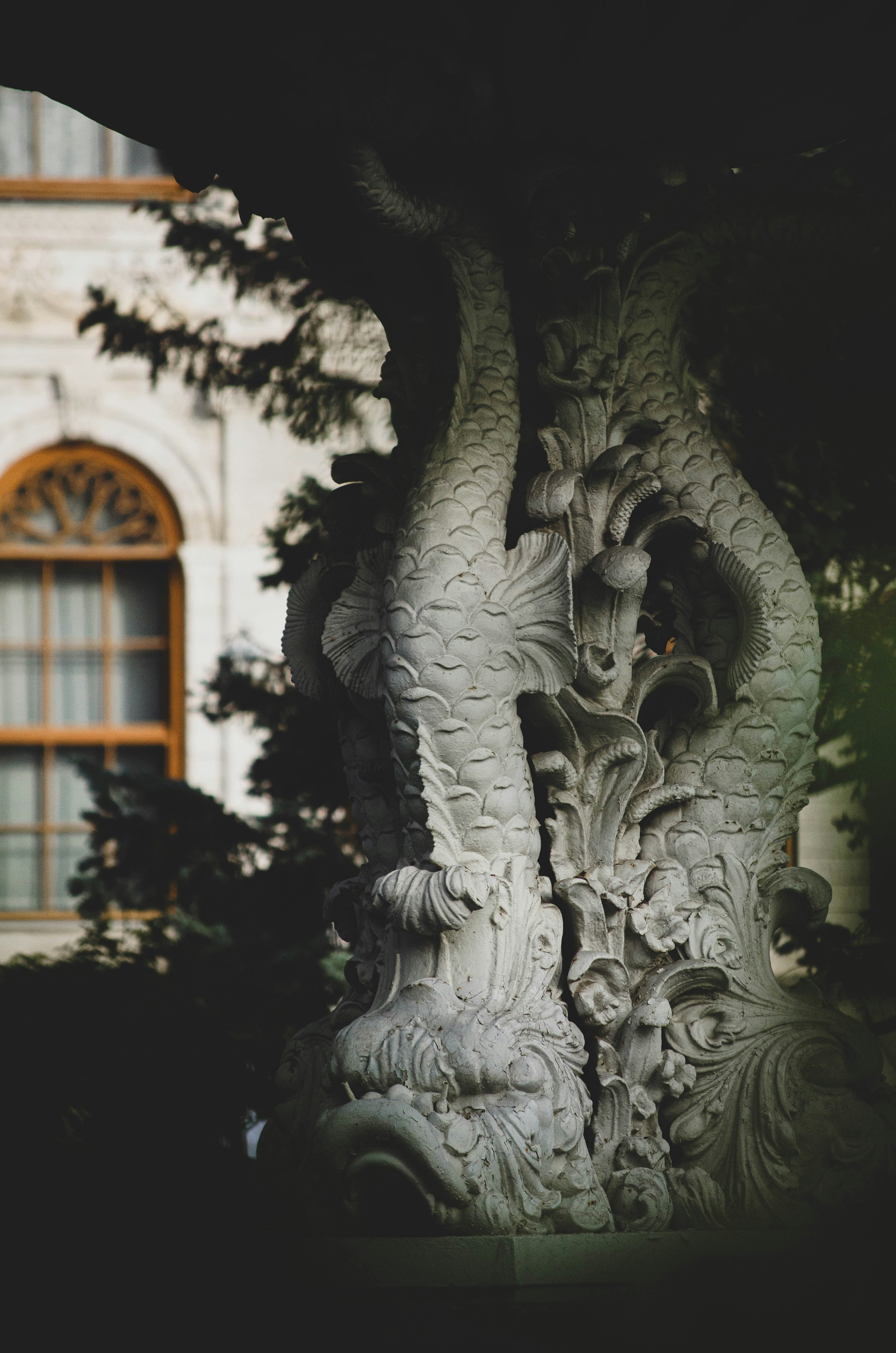 Gray concrete statue of a man photo – Free İstanbul Image on Unsplash