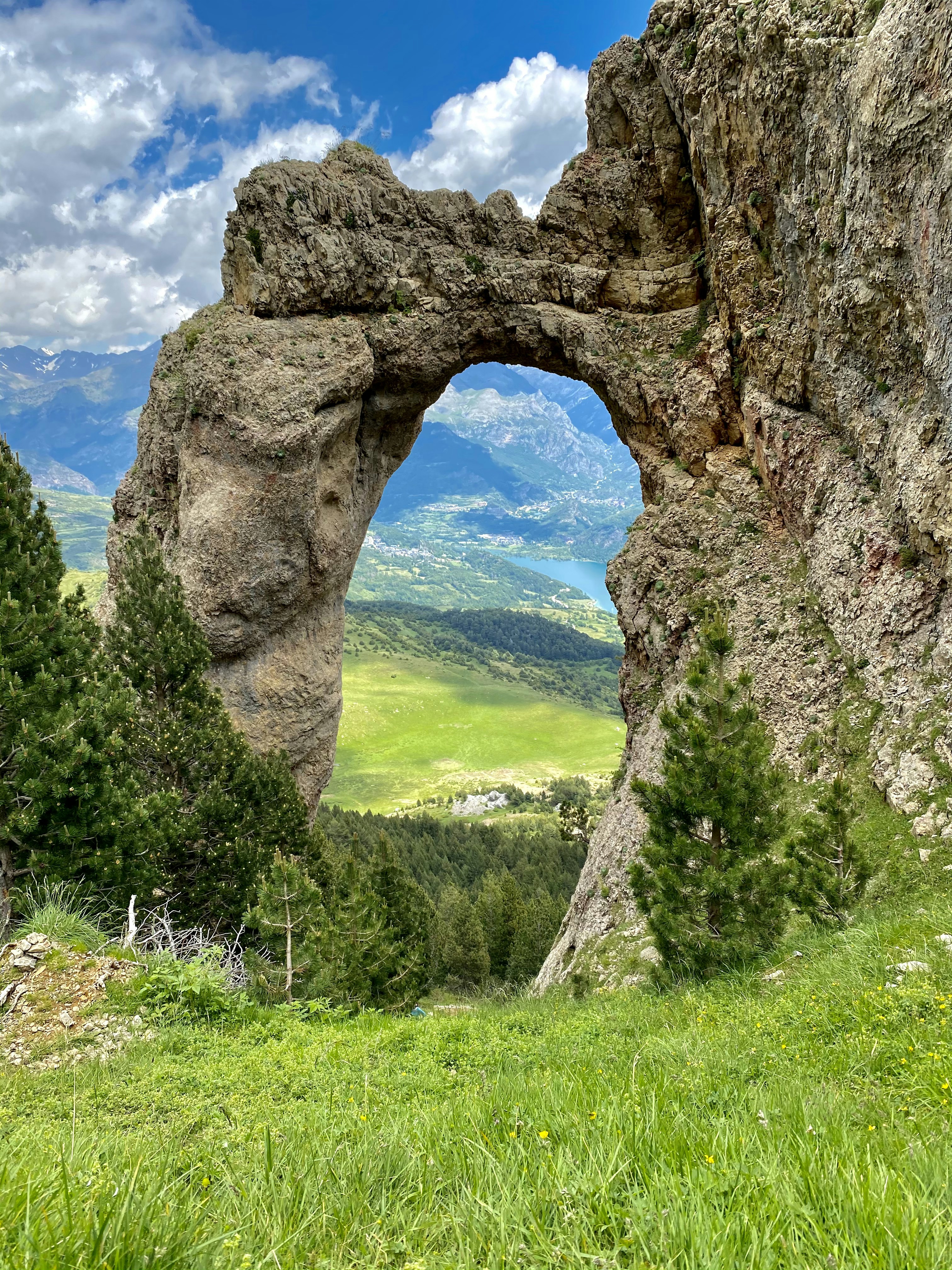 A rock formation with a hole in the middle of it photo – Free España ...