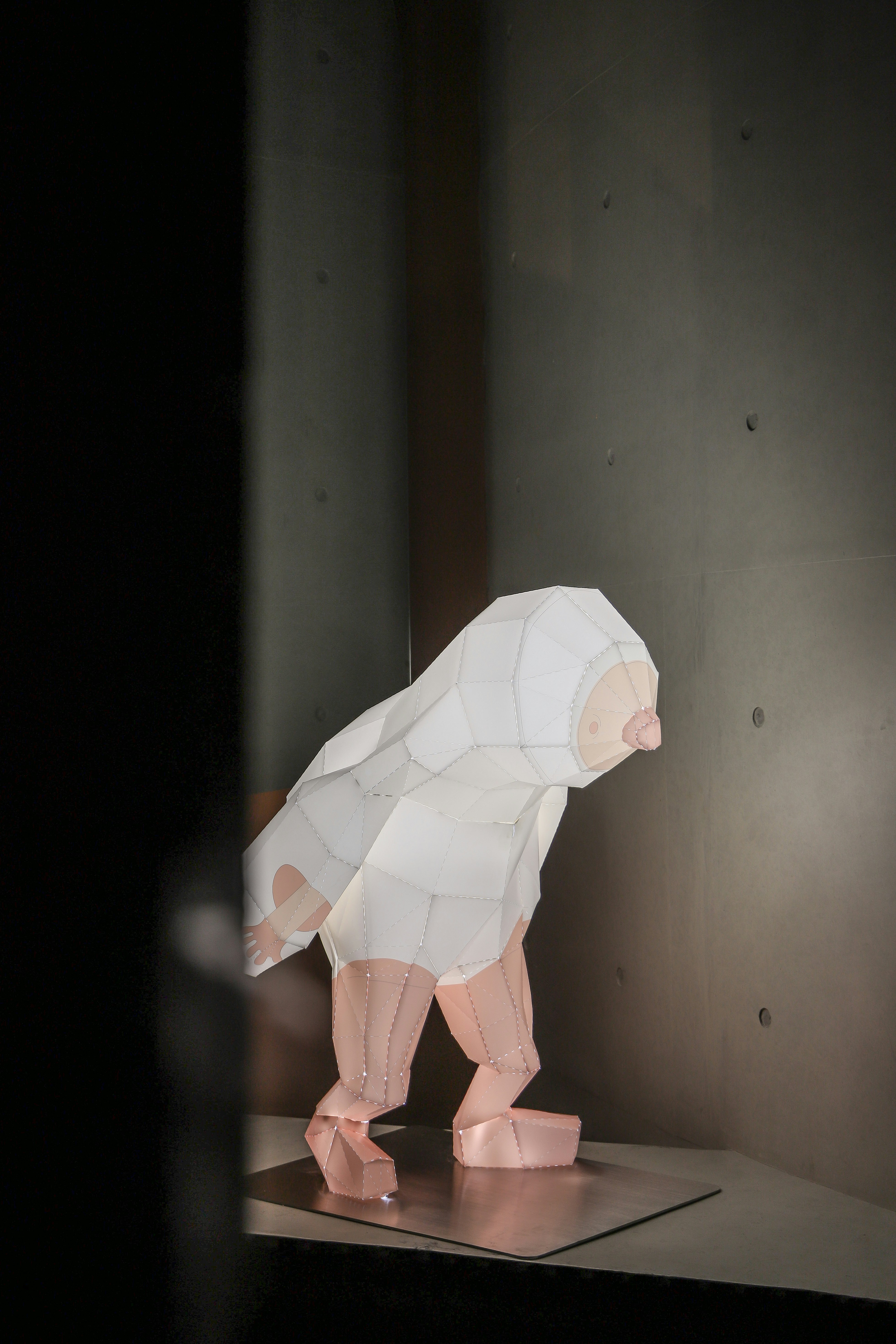 Low-Poly Polar Bear on a Quiet Metallic Stage