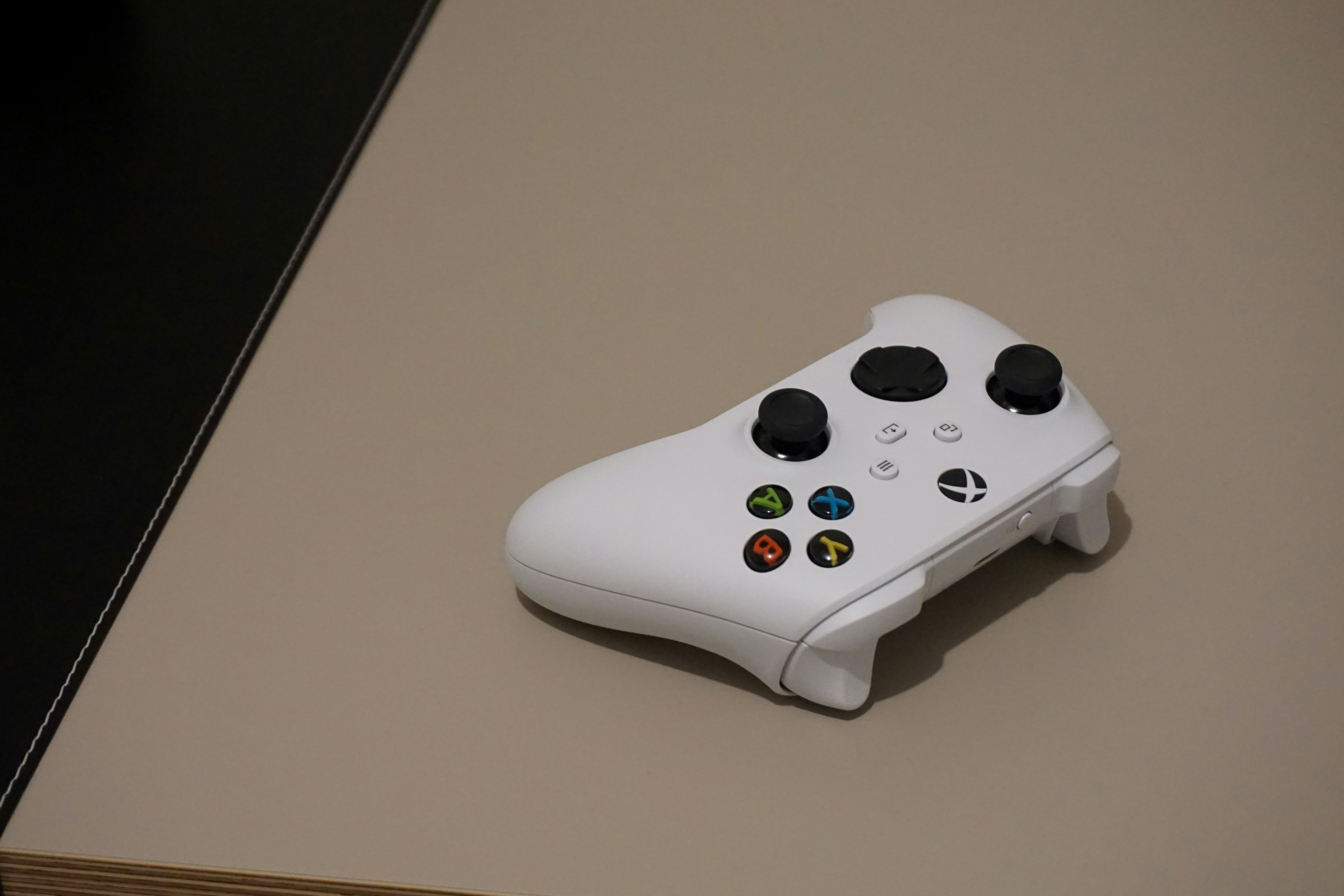 White xbox one game controller photo – Free Grey Image on Unsplash