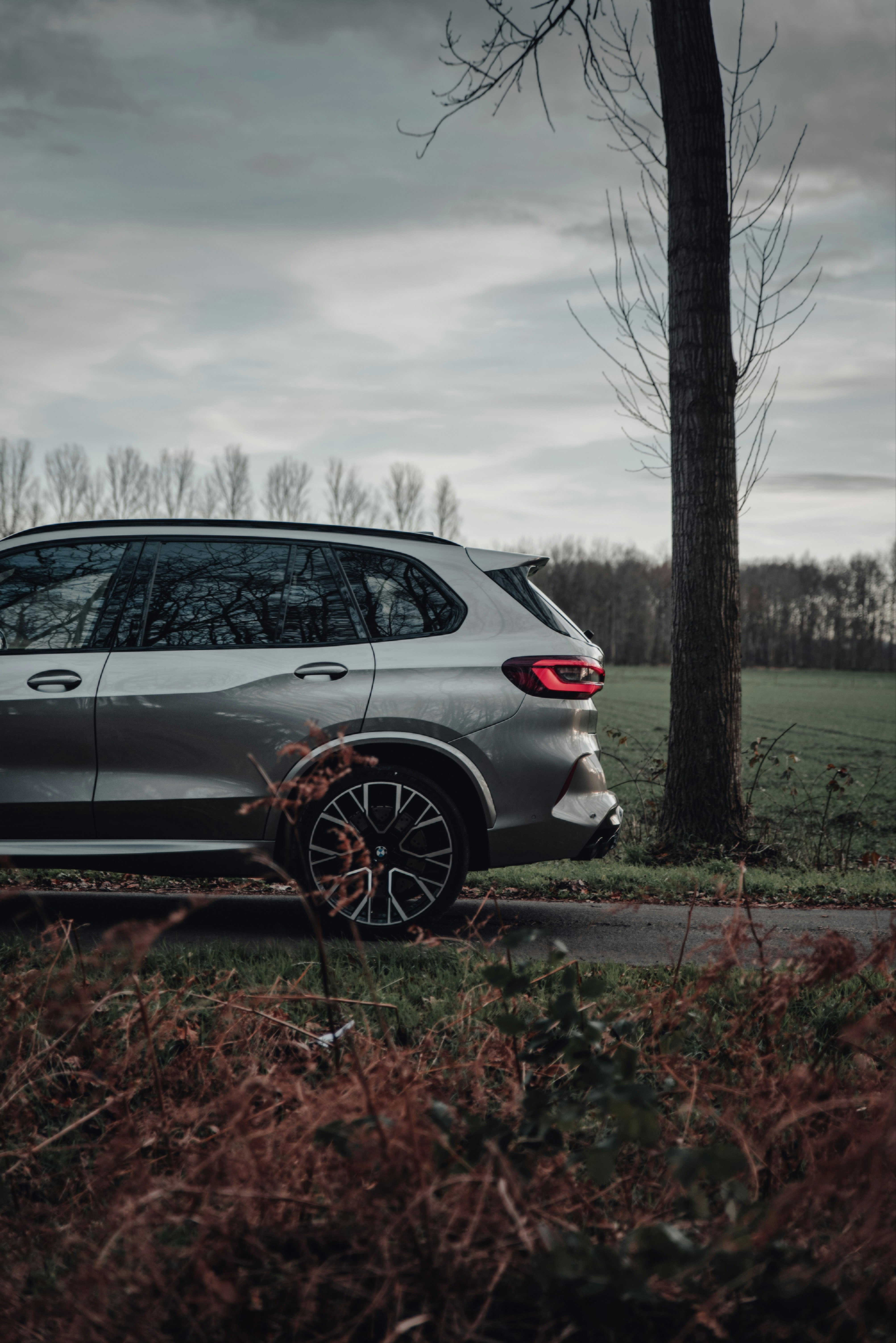 Silver SUV by the Quiet Road: A Moment of Stillness