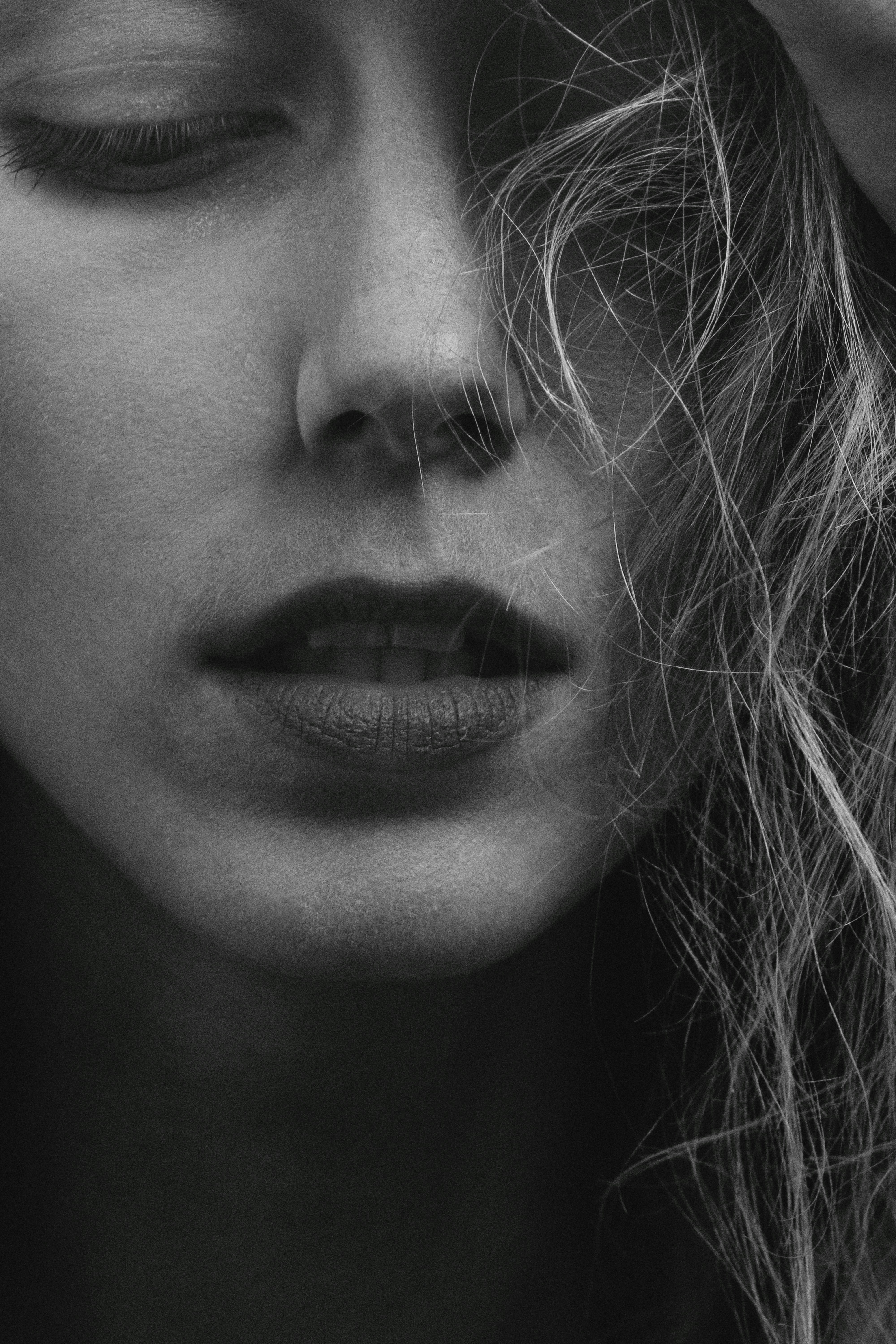 Grayscale photo of womans face photo – Free Portrait Image on Unsplash