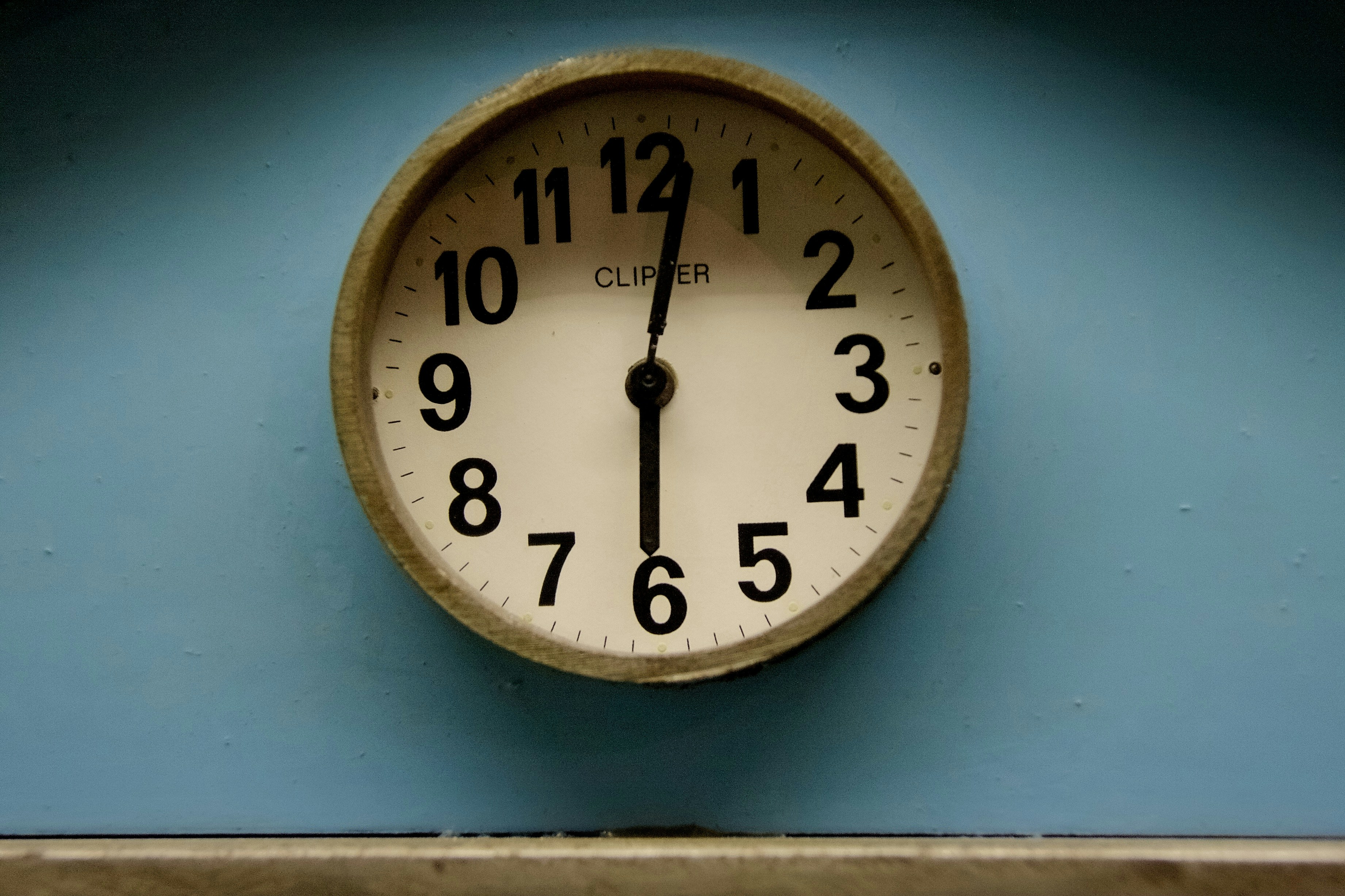 White and brown analog wall clock at 10 00 photo – Free Brown Image on ...