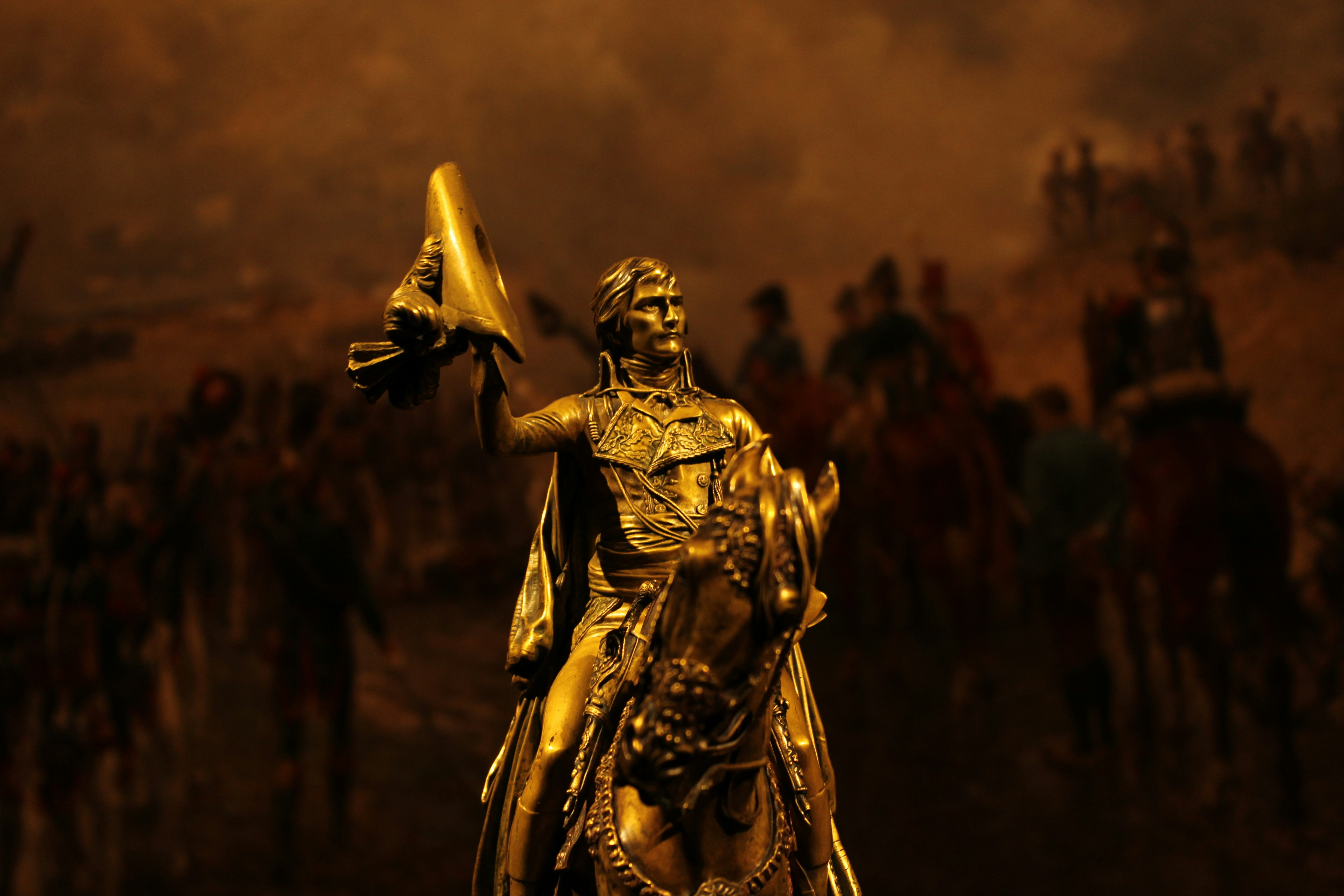 Gold statue of man holding gold trophy photo – Free Brown Image on Unsplash