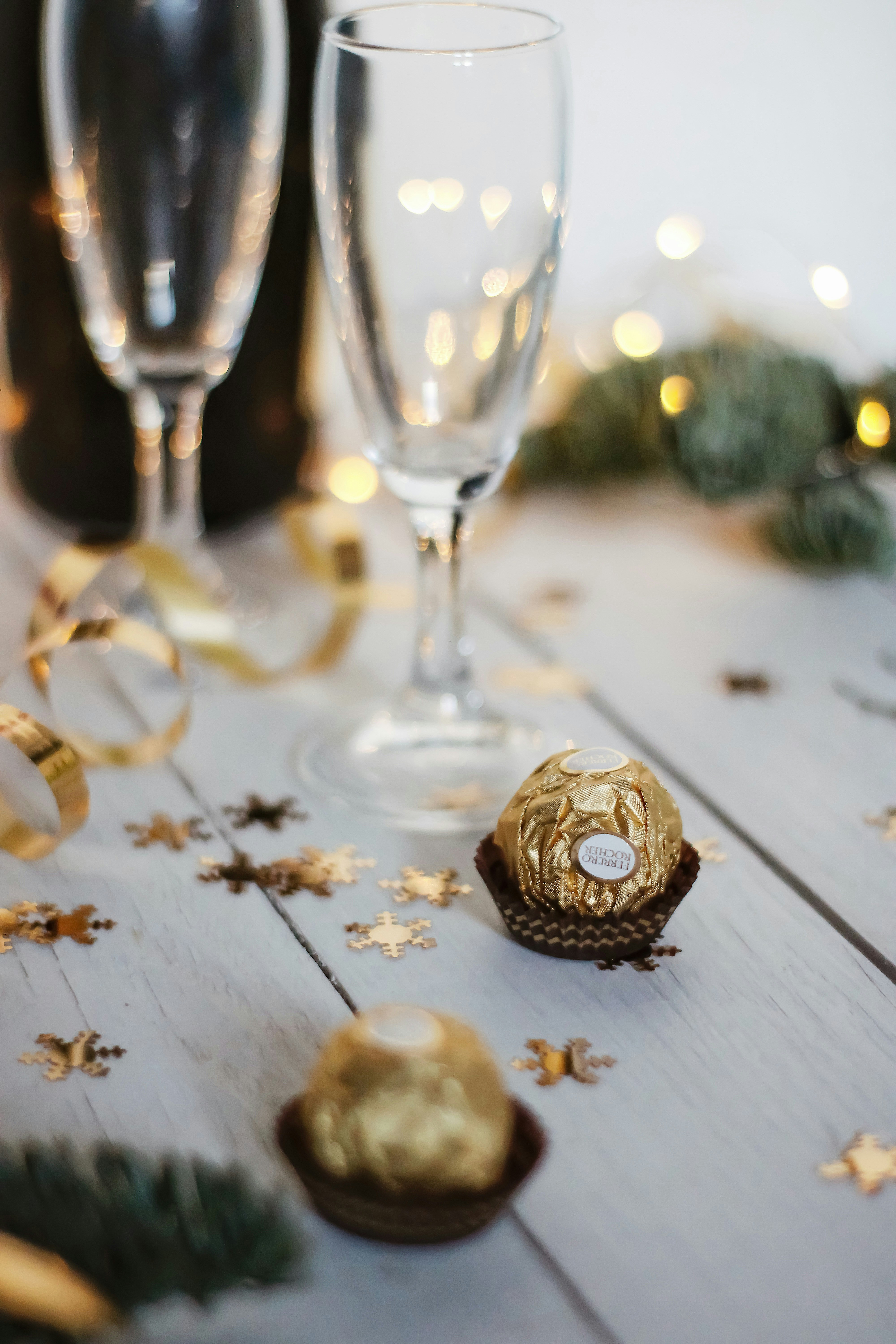 Foto Chocolate marrón y blanco sobre mesa blanca – Imagen Forio gratis ...