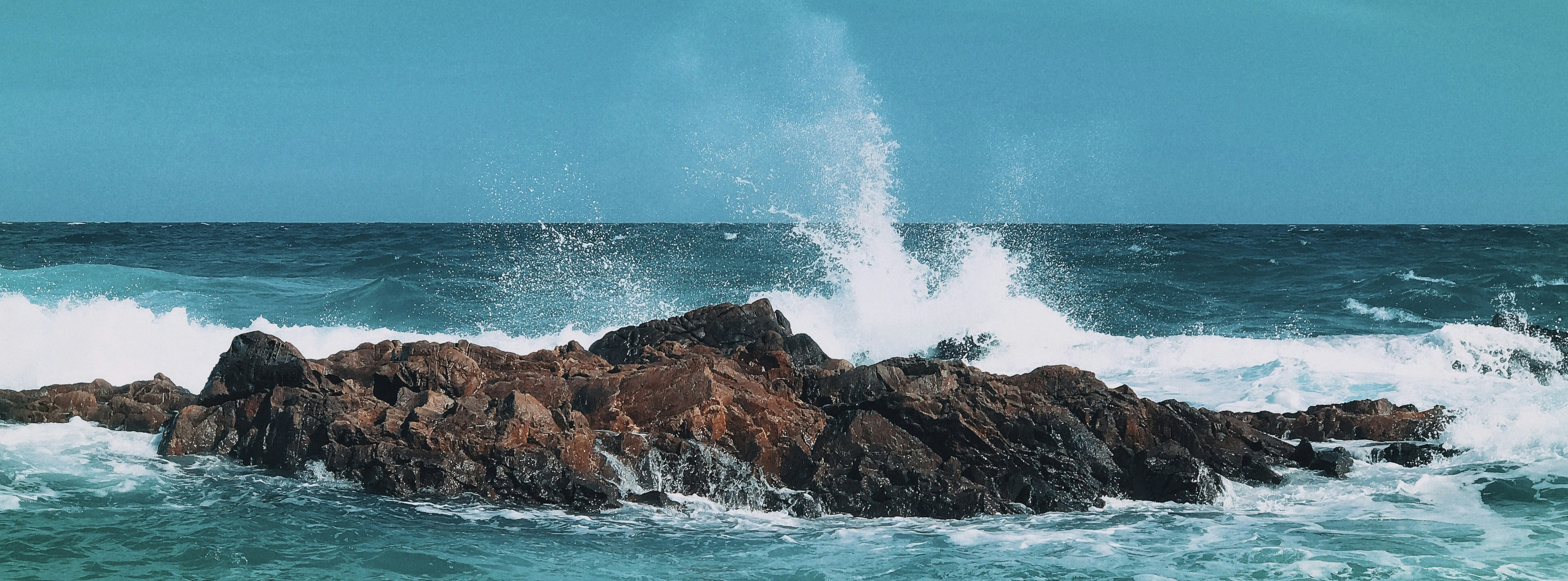Waves Crashing On Rocks Pictures | Download Free Images on Unsplash