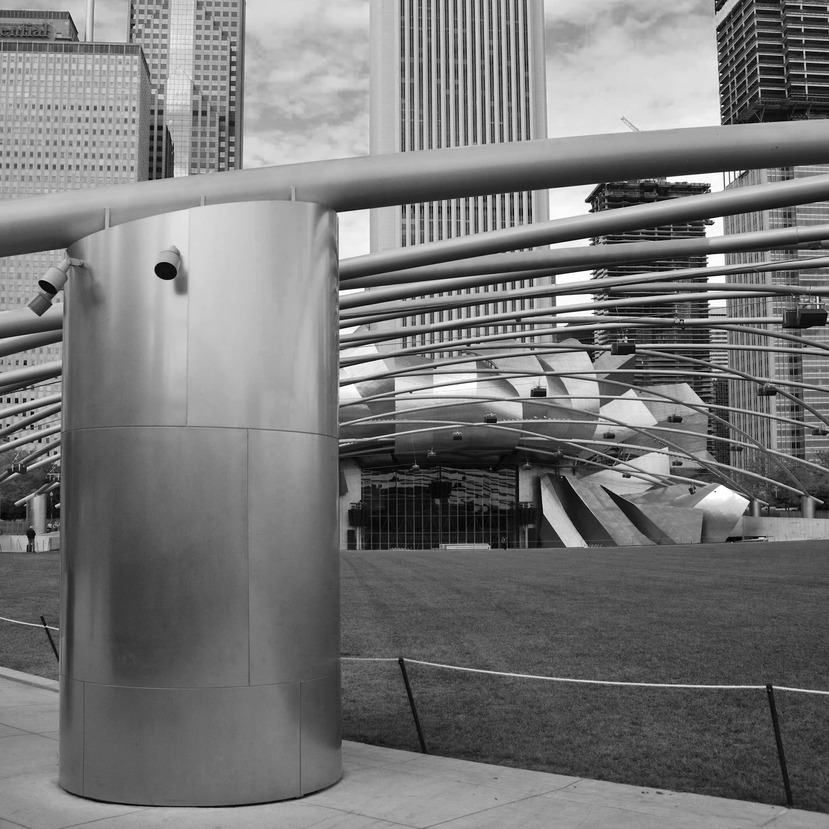 Urban Arc: Steel Canopy Over a Quiet Park