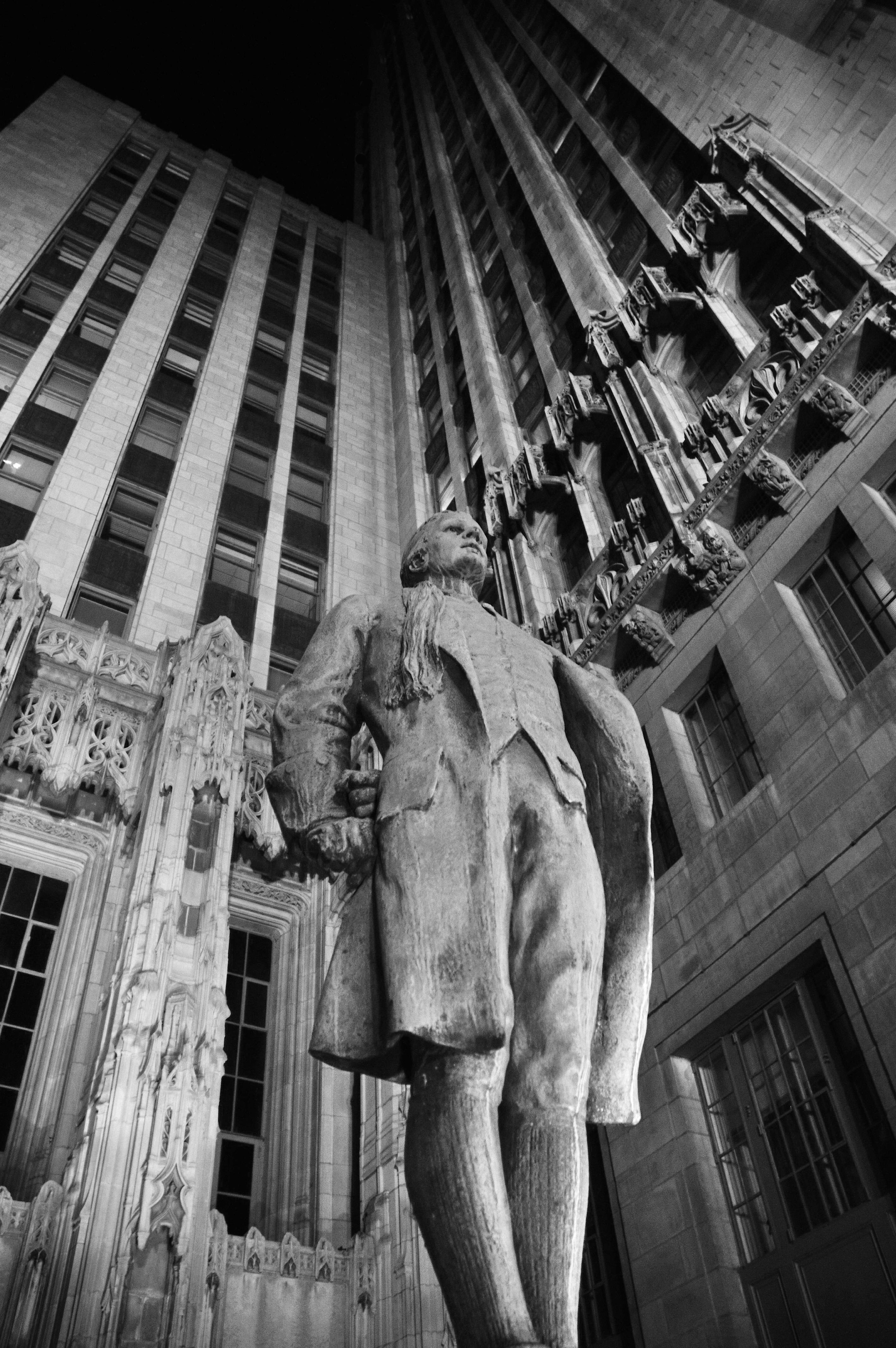 Grayscale photo of man and woman statue photo – Free Grey Image on Unsplash