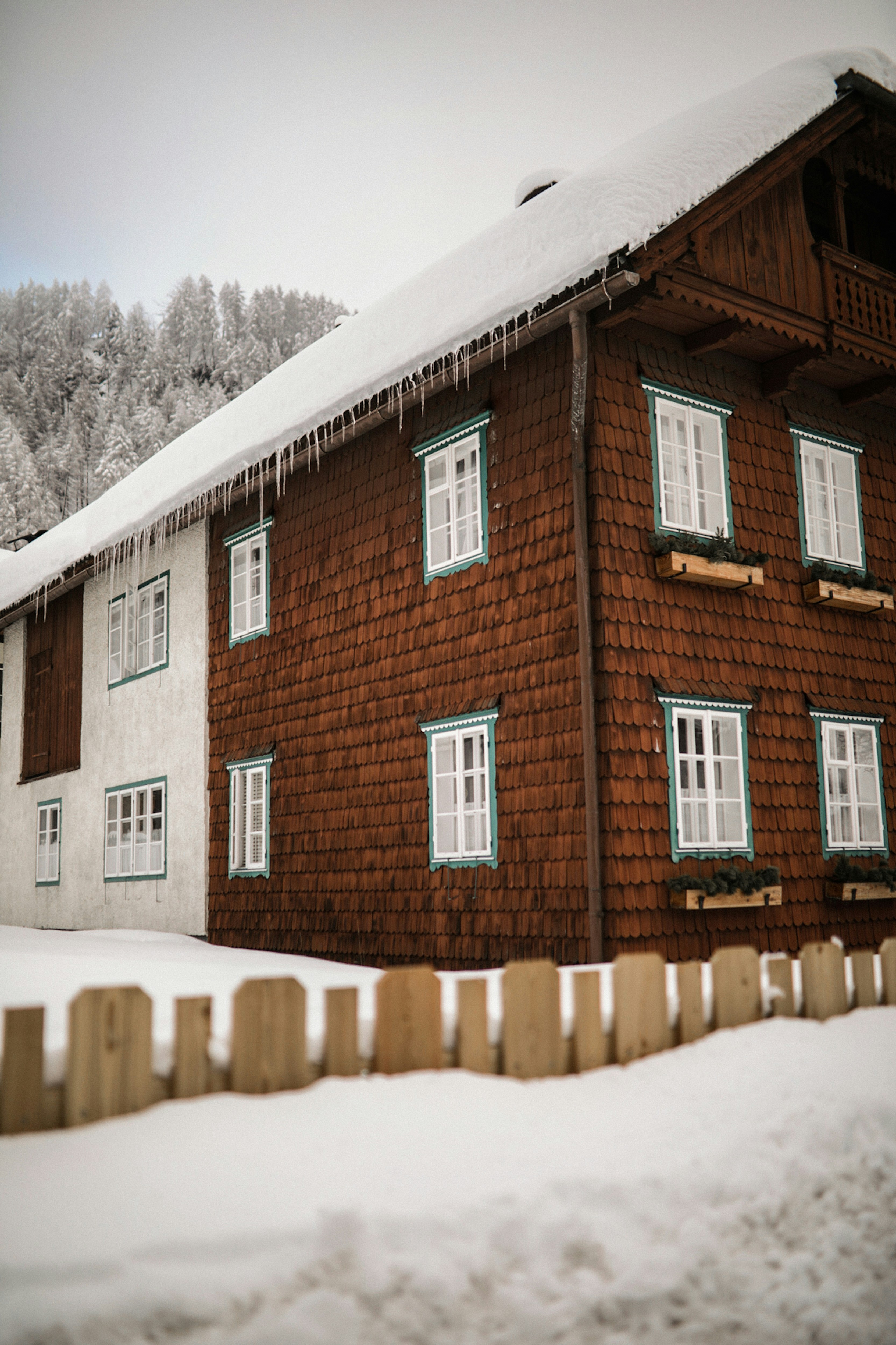 Brown brick house covered with snow photo – Free Snow Image on Unsplash