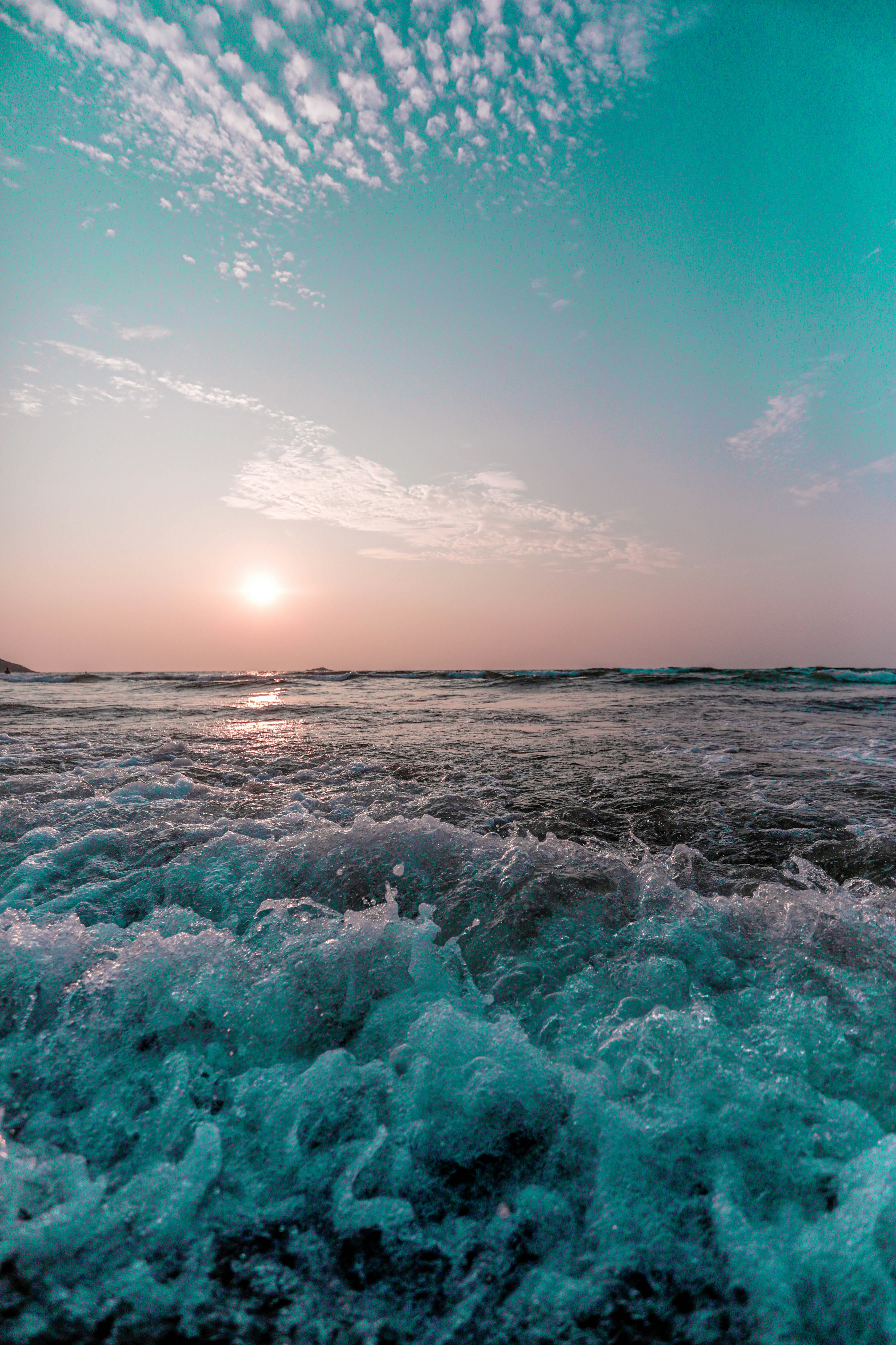 Sun on the Edge of a Turquoise SeaDaniel Dara