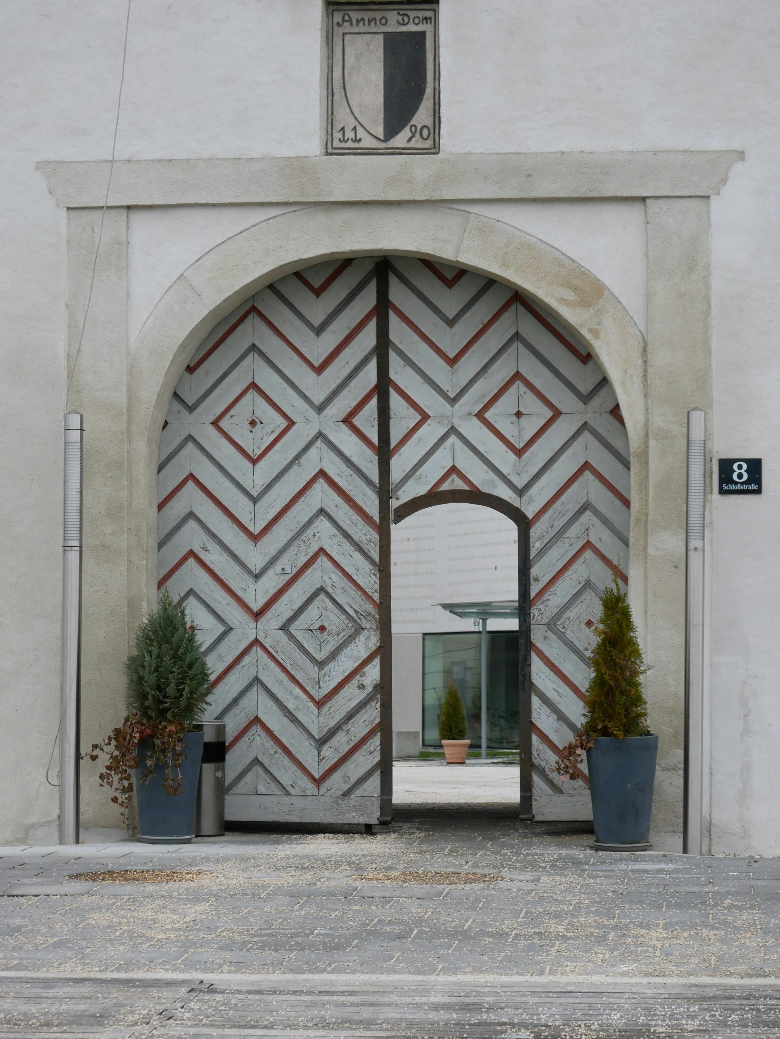 Geometric Elegance at the Gate