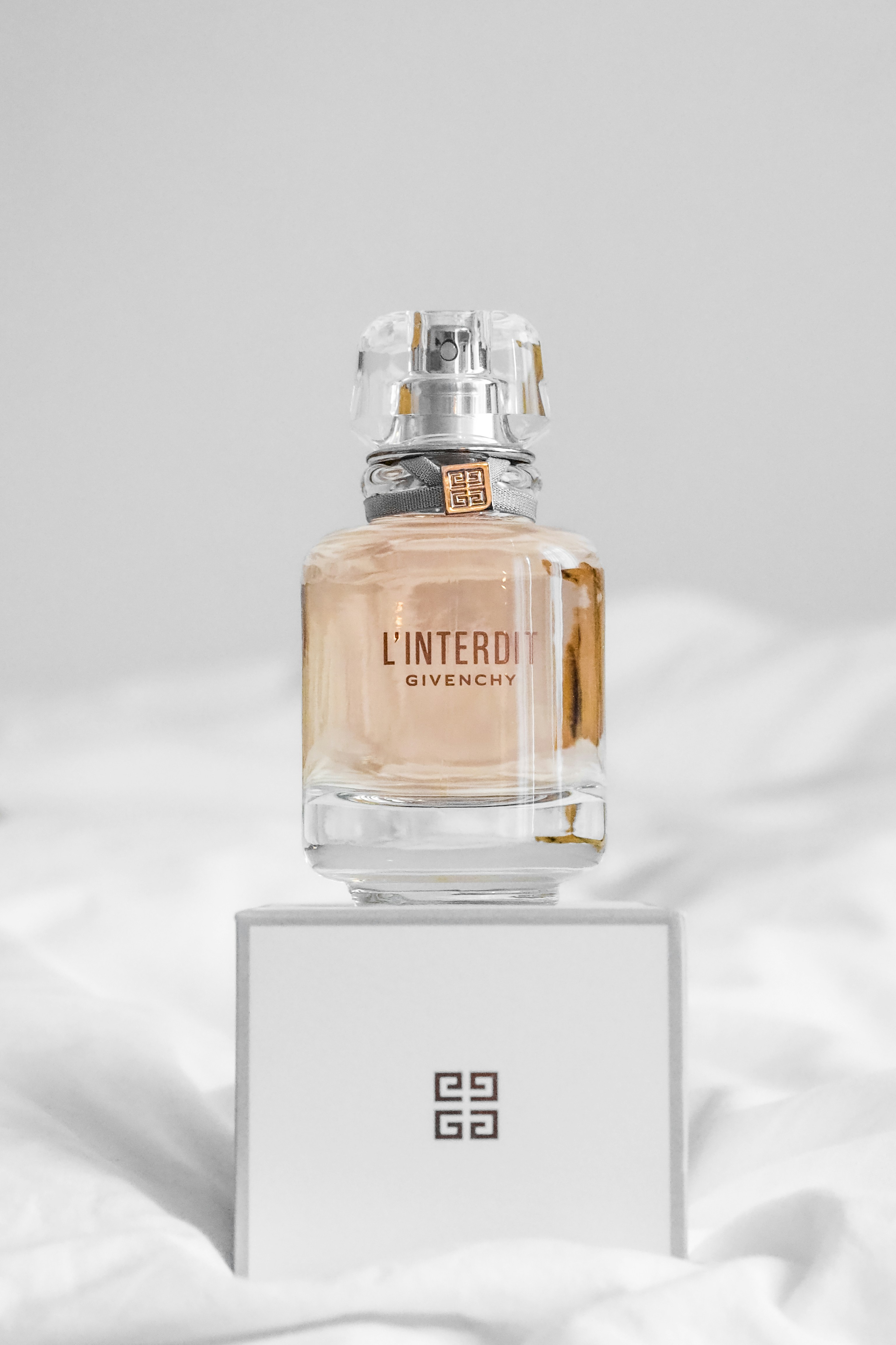 Calvin klein one perfume bottle photo – Free Frankreich Image on Unsplash