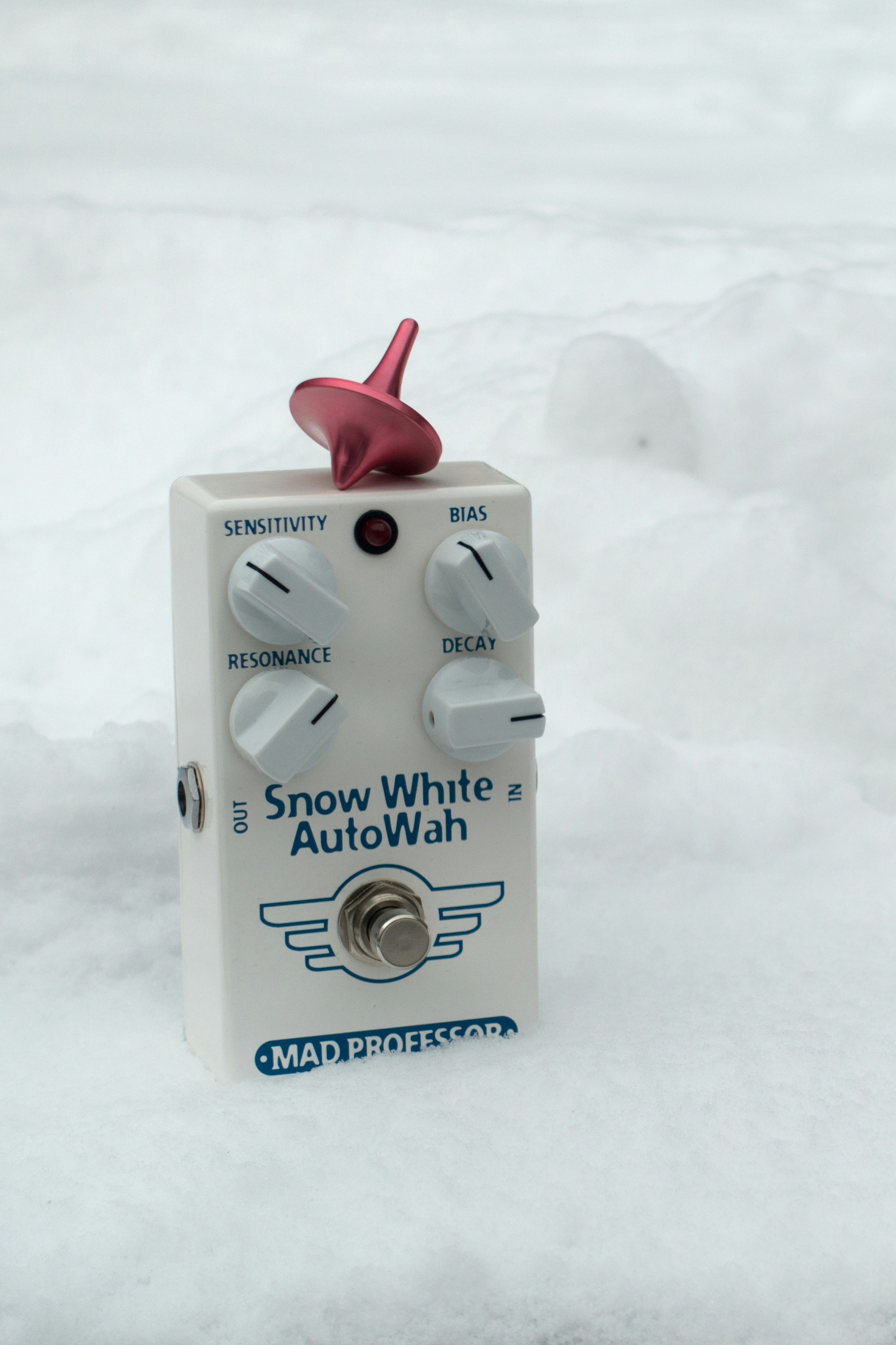Snow White AutoWah Emerges from Snow: A Miniature Pedal Portrait