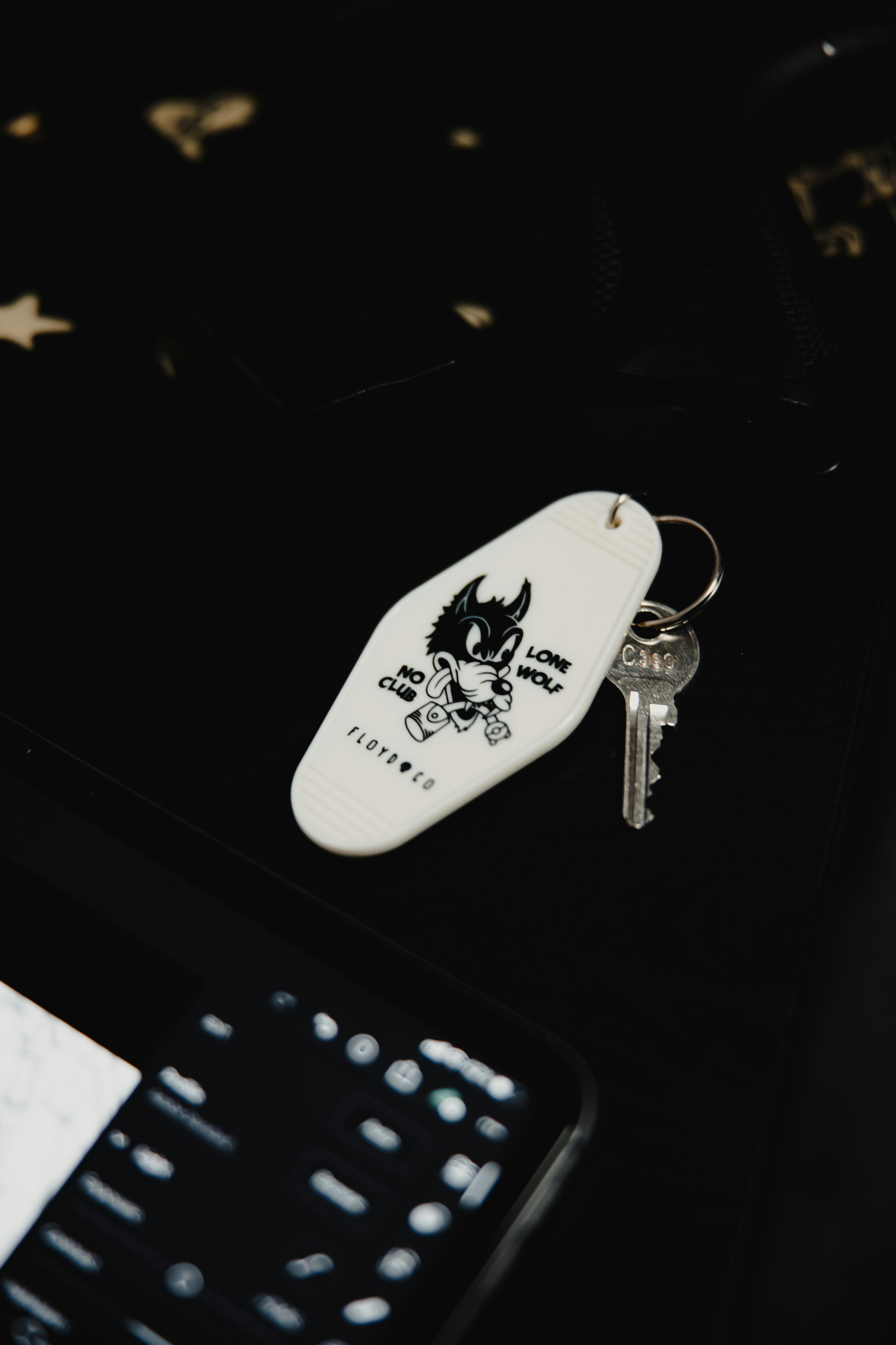 Keychain Mystery: Cartoon Cat On a Quiet Dashboard
