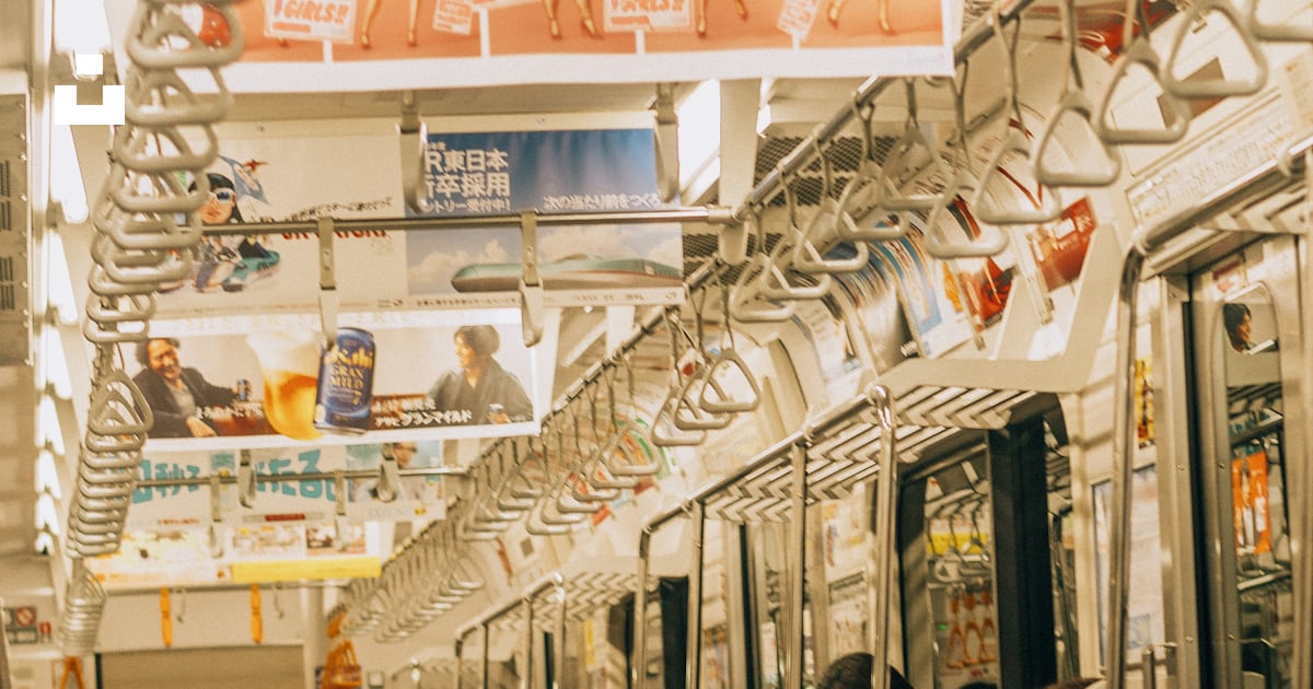 Foto Gente Sentada En Una Silla Dentro Del Tren Imagen Japonés Gratis