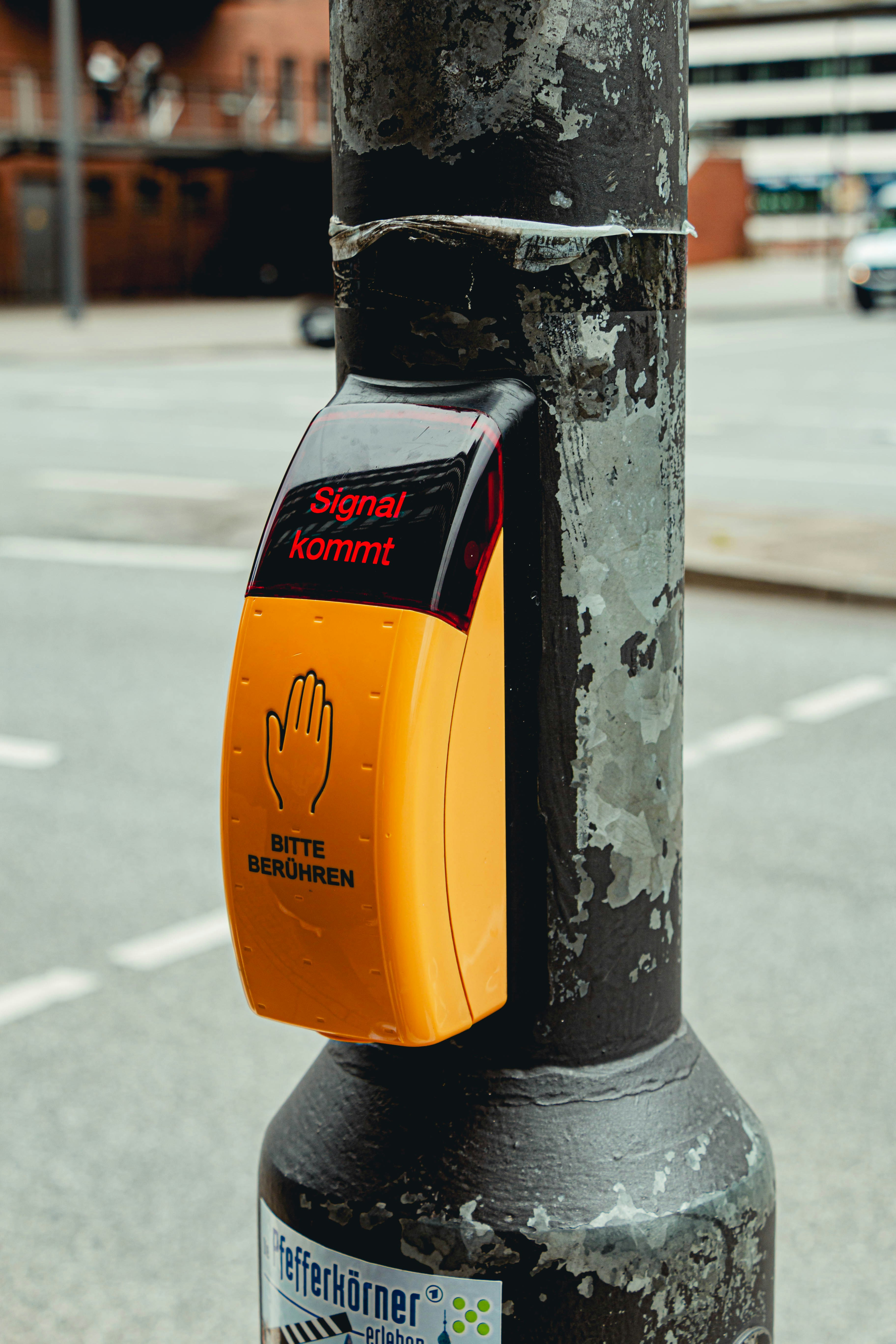 Orange and black traffic light photo – Free Urban Image on Unsplash