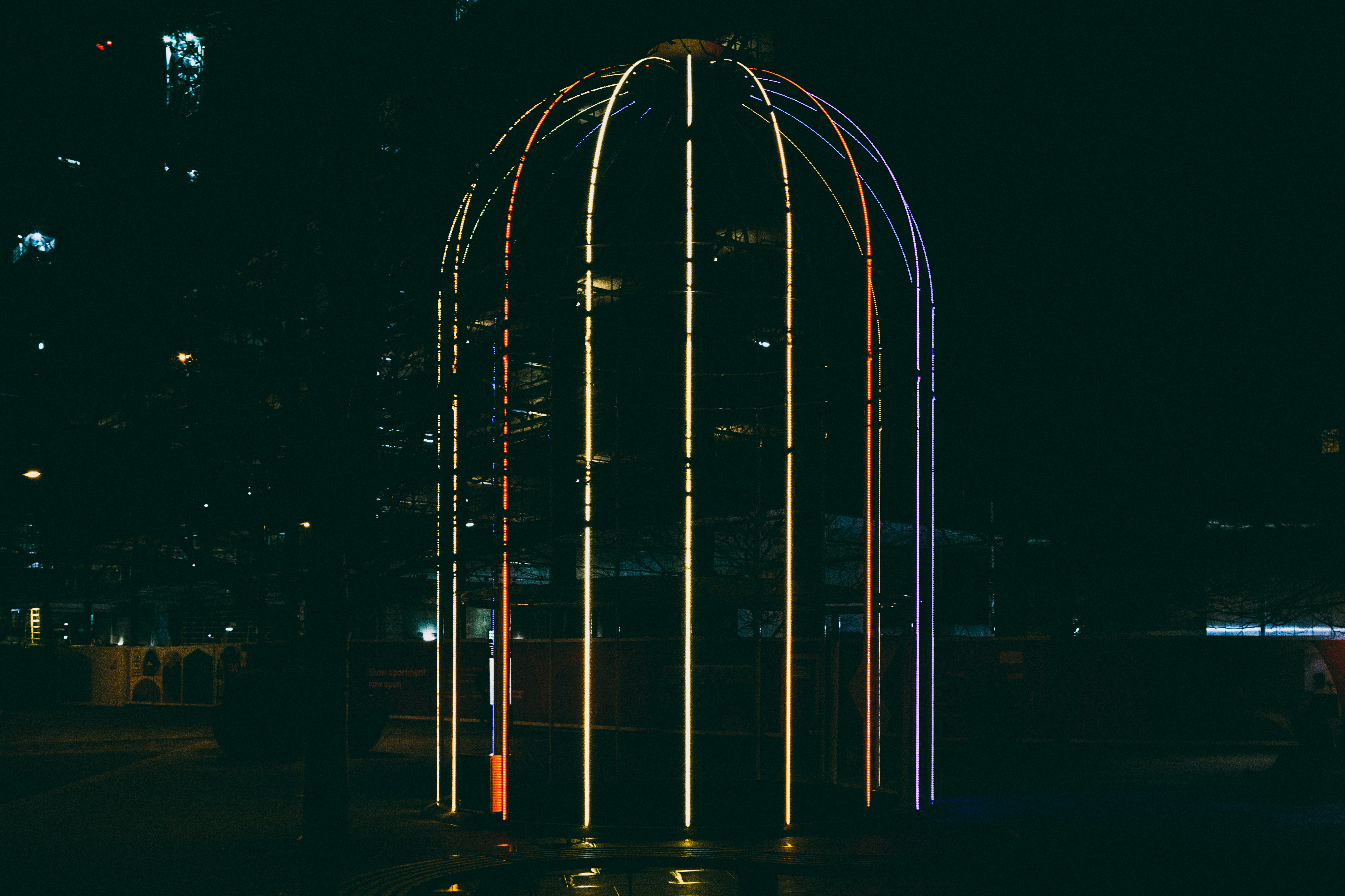 Neon-Caged Arc: A Nighttime Light Sculpture Dewdrops in the Park