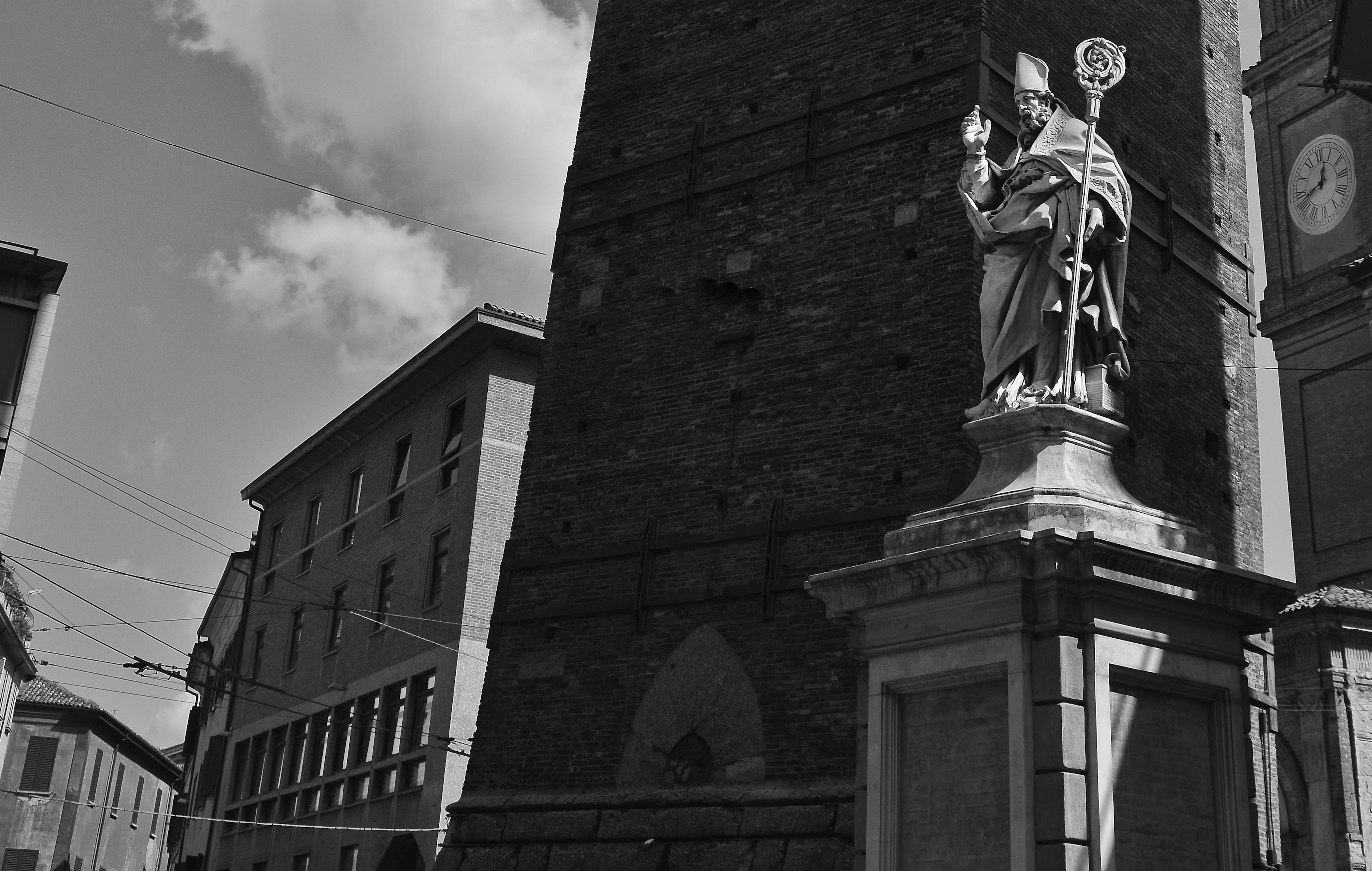 Grayscale photo of statue of liberty photo – Free Medieval architecture ...