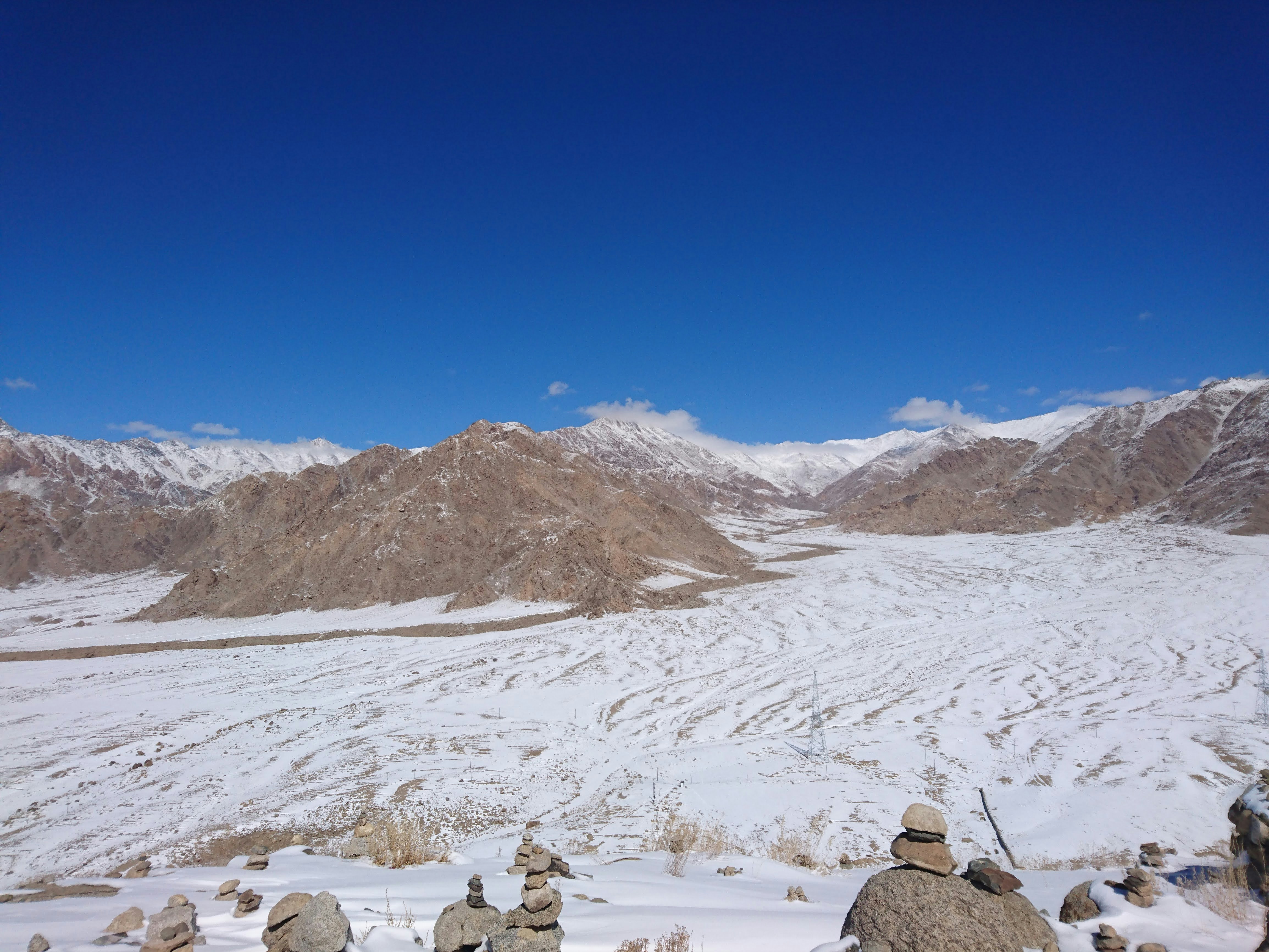 Ridge Crest Under Cerulean Sky: A Quiet Snowscape