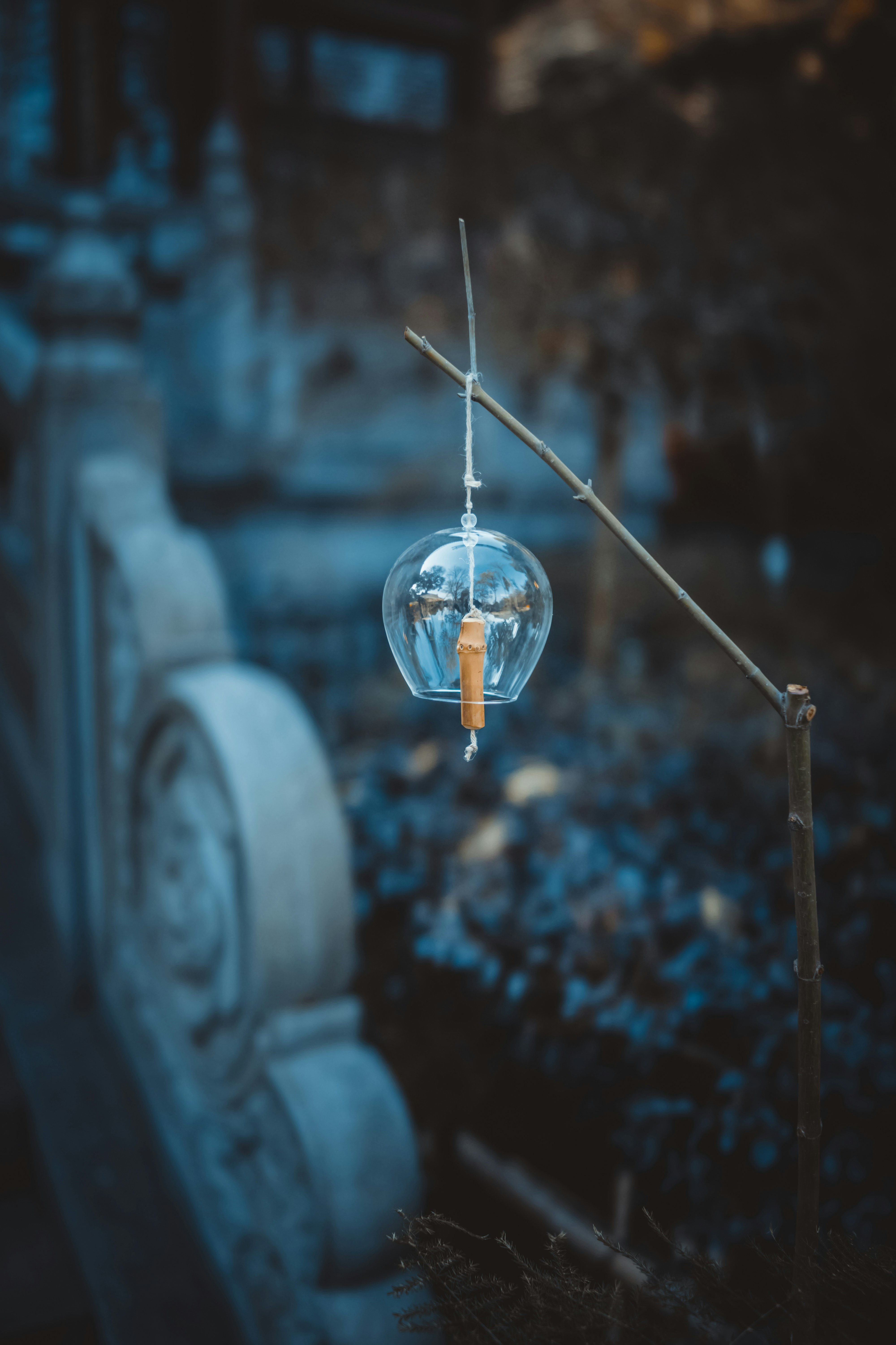 Orb of Frost: A Lantern Lantern in a Silent Garden