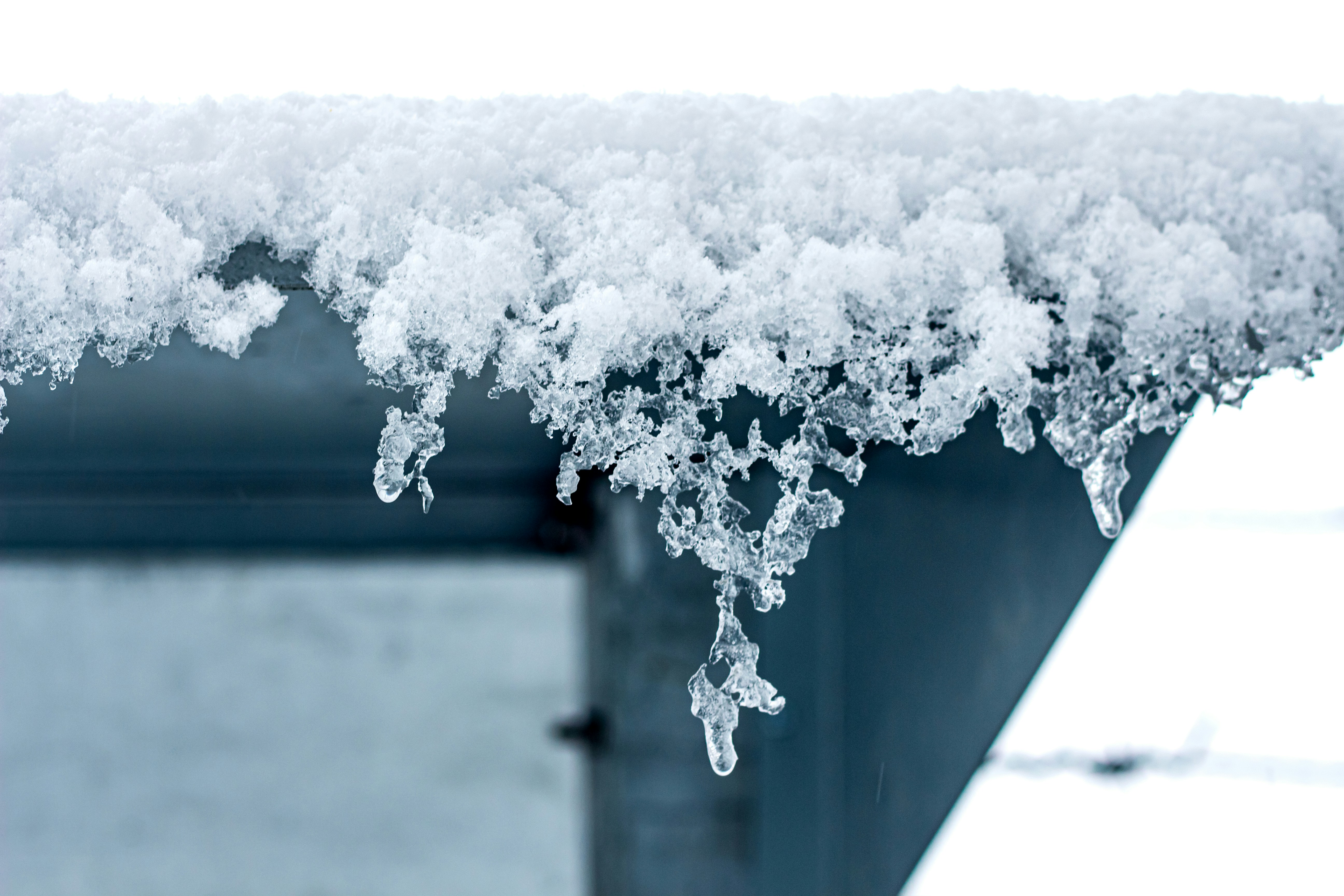 Icicle Edge Overhang: Frigid Droplets Clinging to Steel
