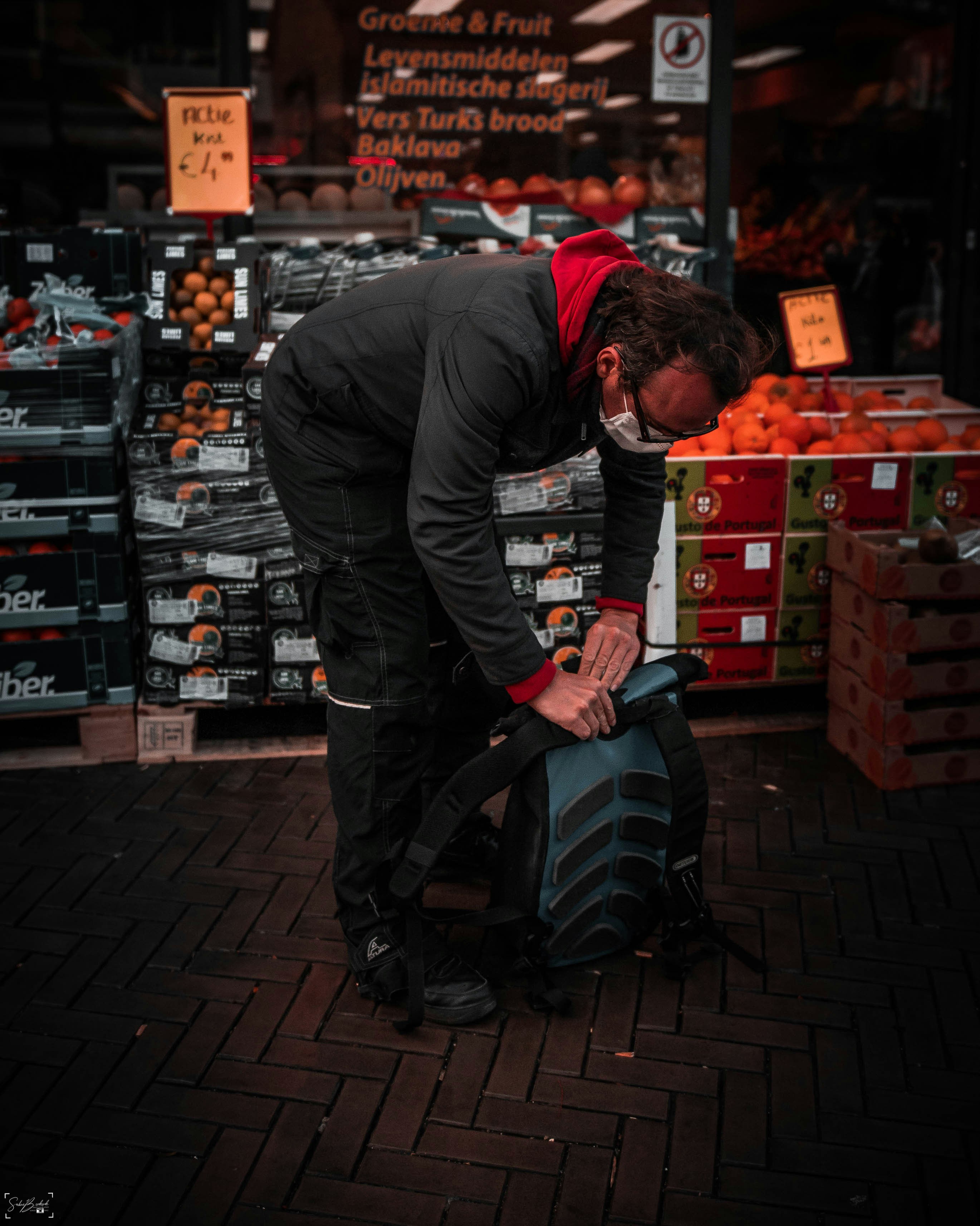 Aid on the Move: A Technician-Rooted Moment at the Market