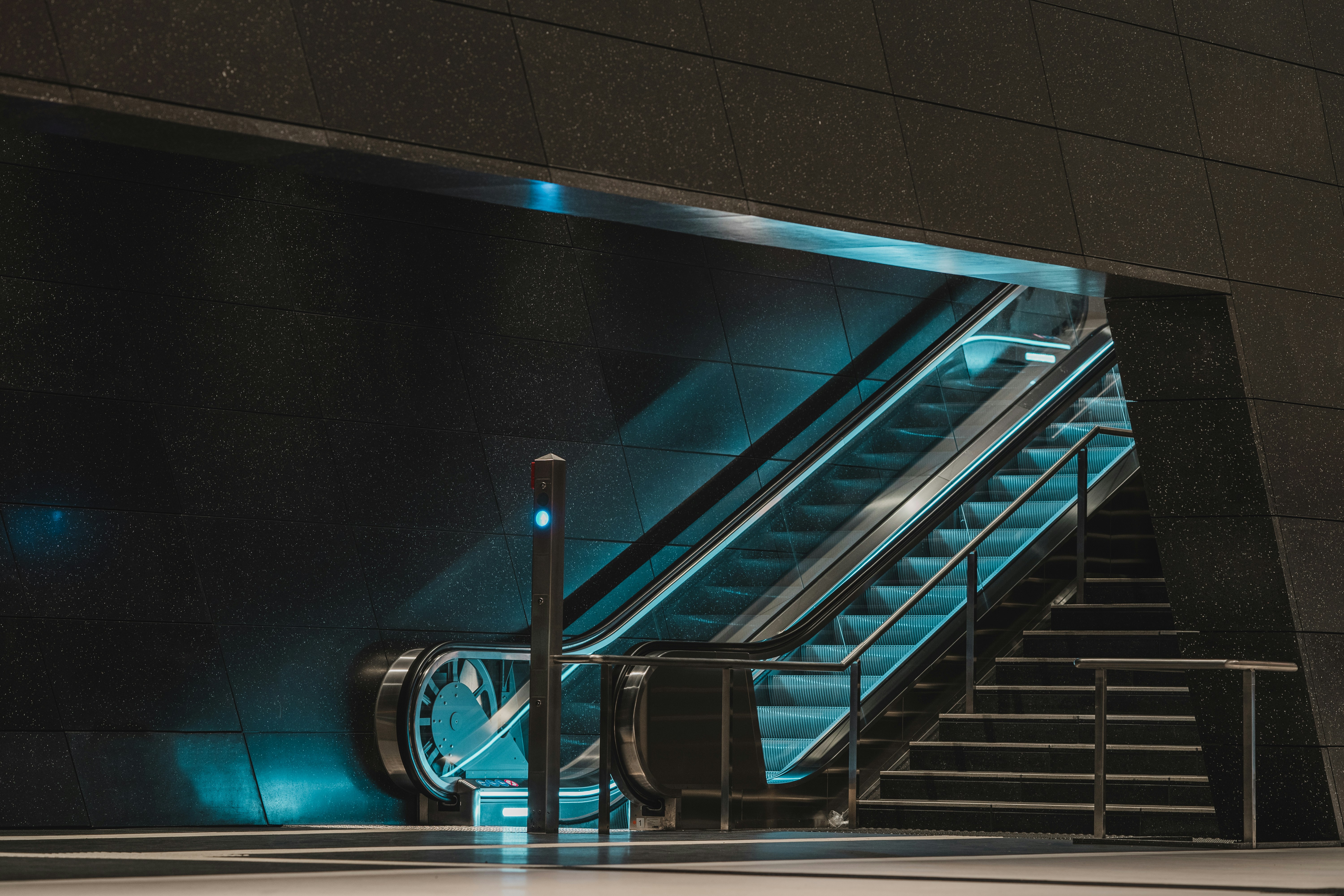 Blue Glint on Silent Escalator: An Evening in the Metropolitan Atrium