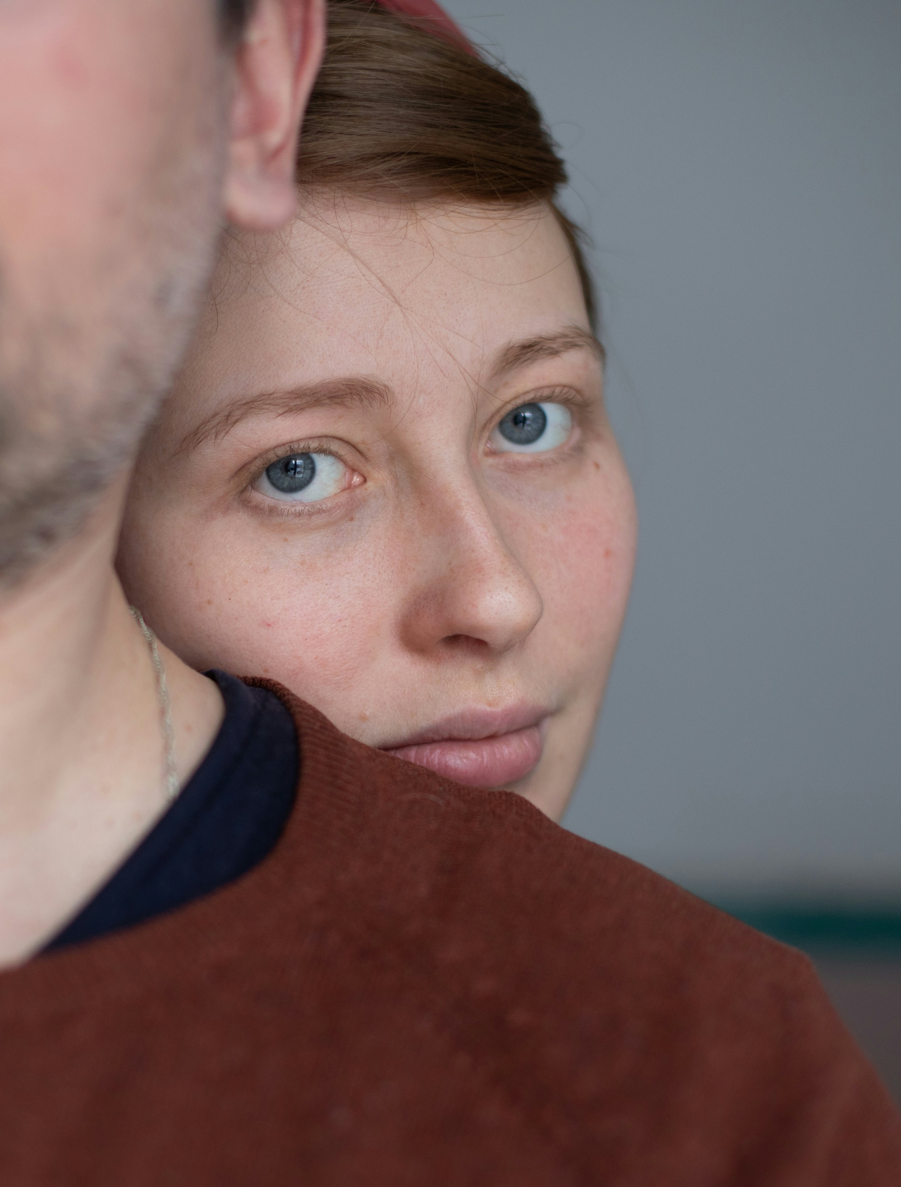 Two People Looking At Each Other Pictures | Download Free Images on ...