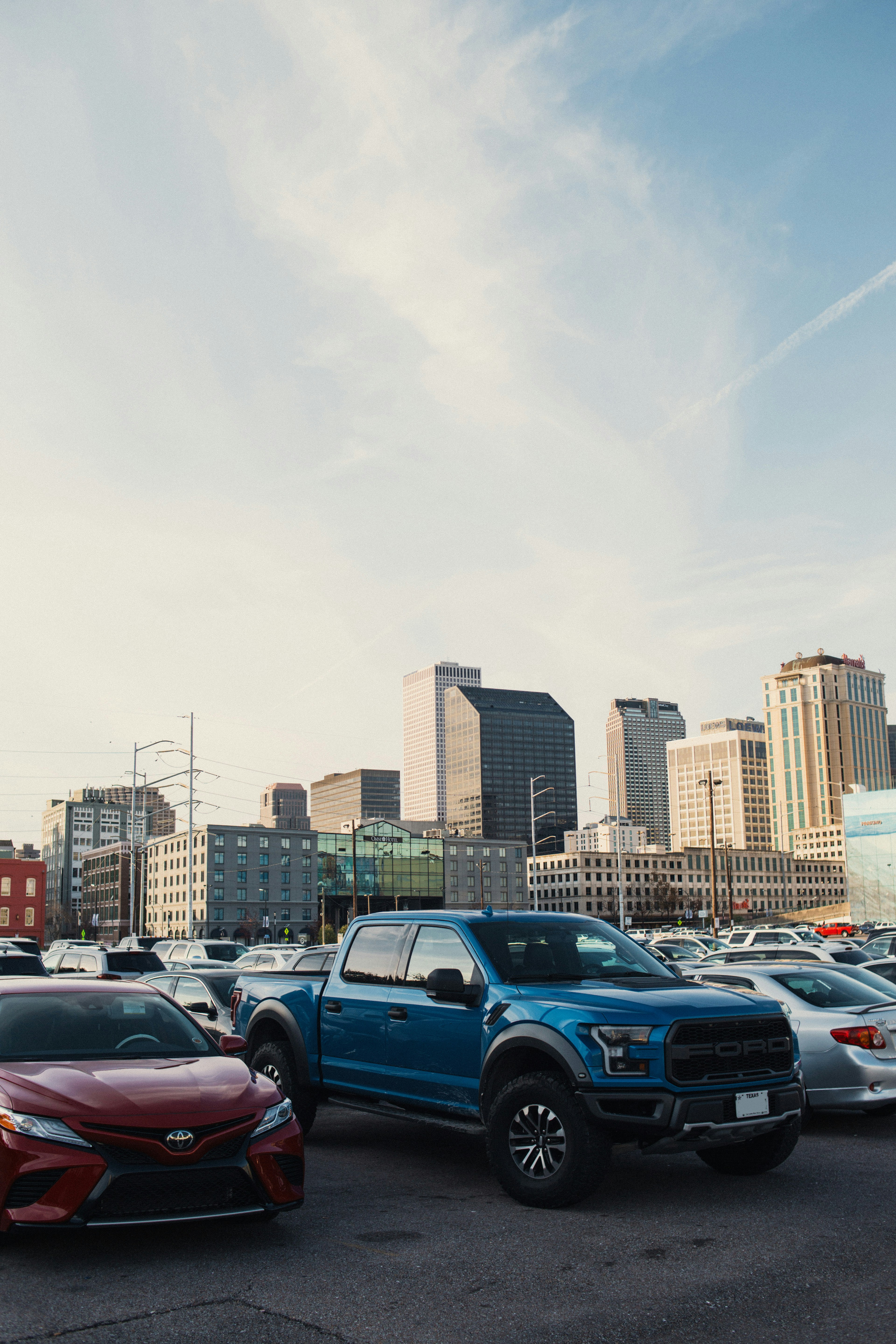 Skyline of New Orleans with a truck sitting in front