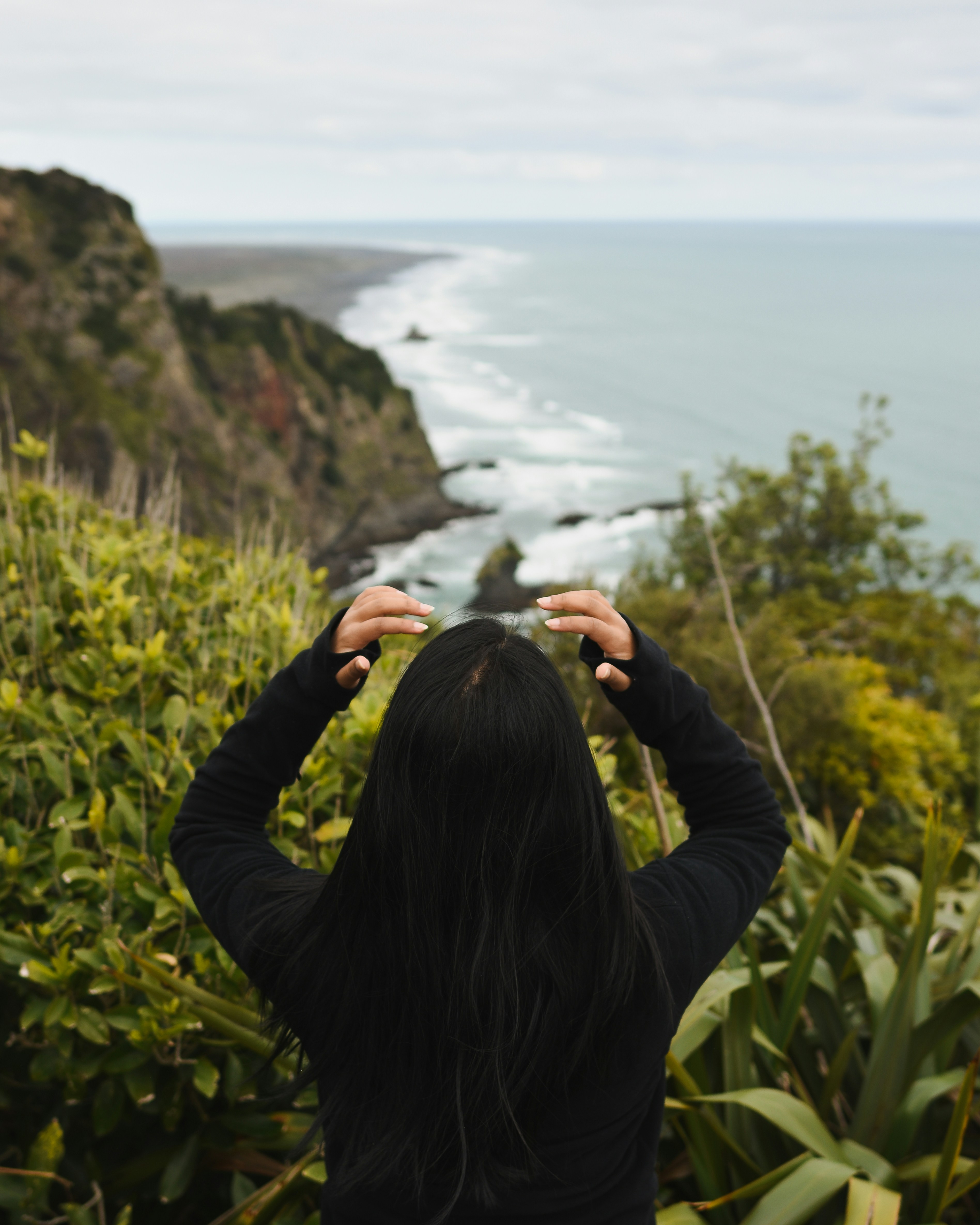 Hands over the Horizon: A Hidden Outlook Above the Cliffs