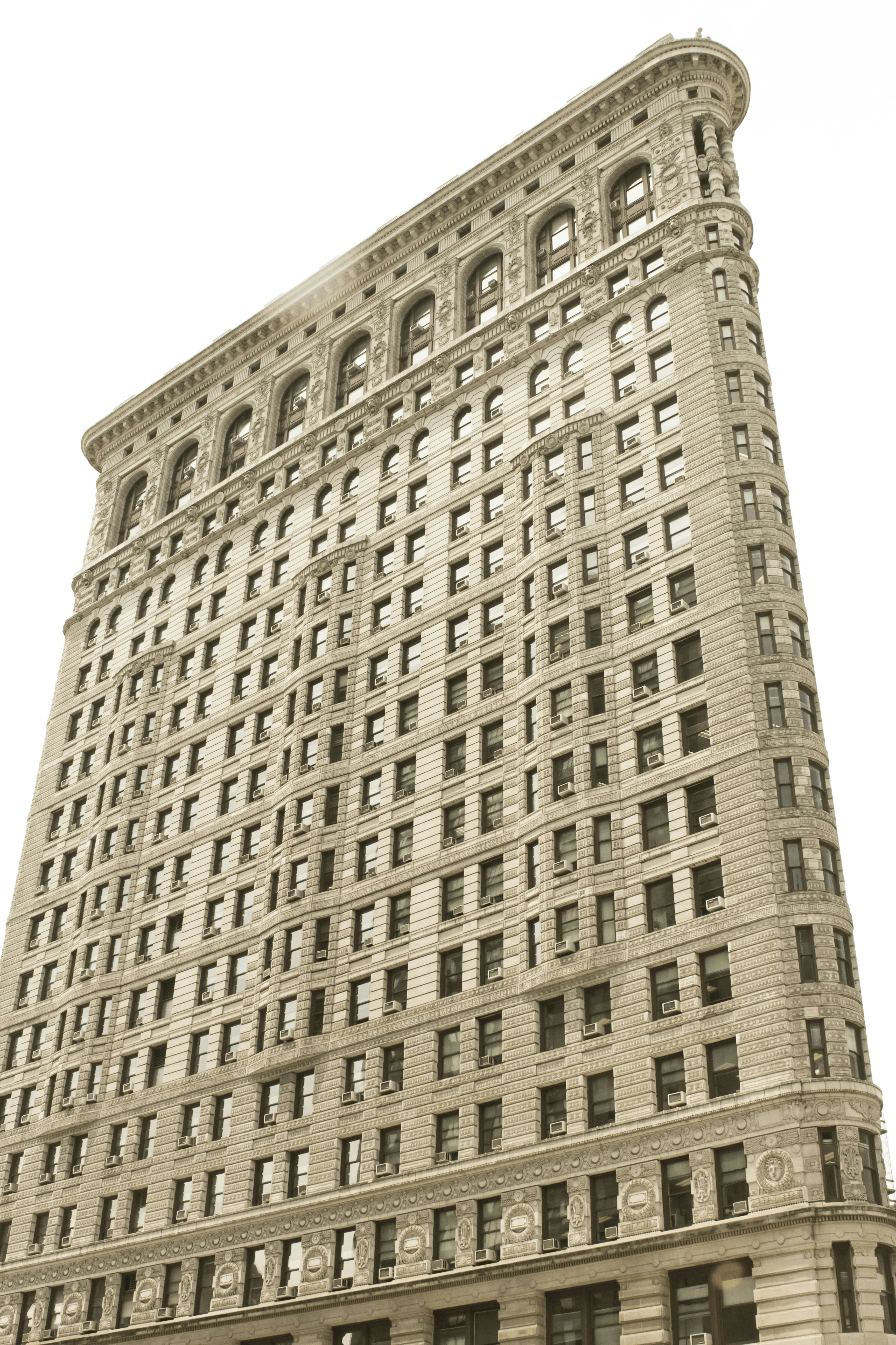 Brown concrete high rise building photo – Free New york Image on Unsplash