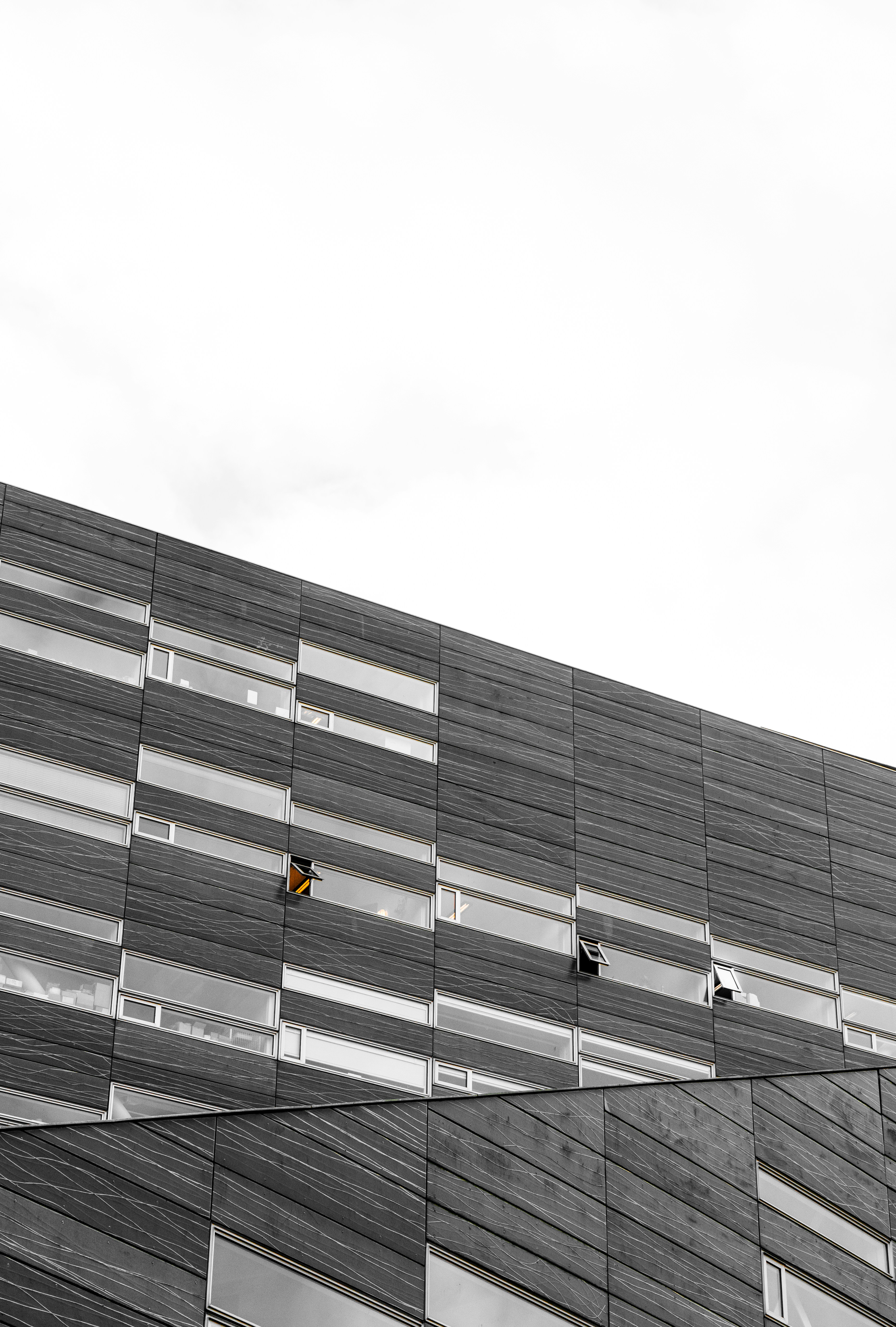 Diagonal Facade: Modern Cube Grid in Static Silence