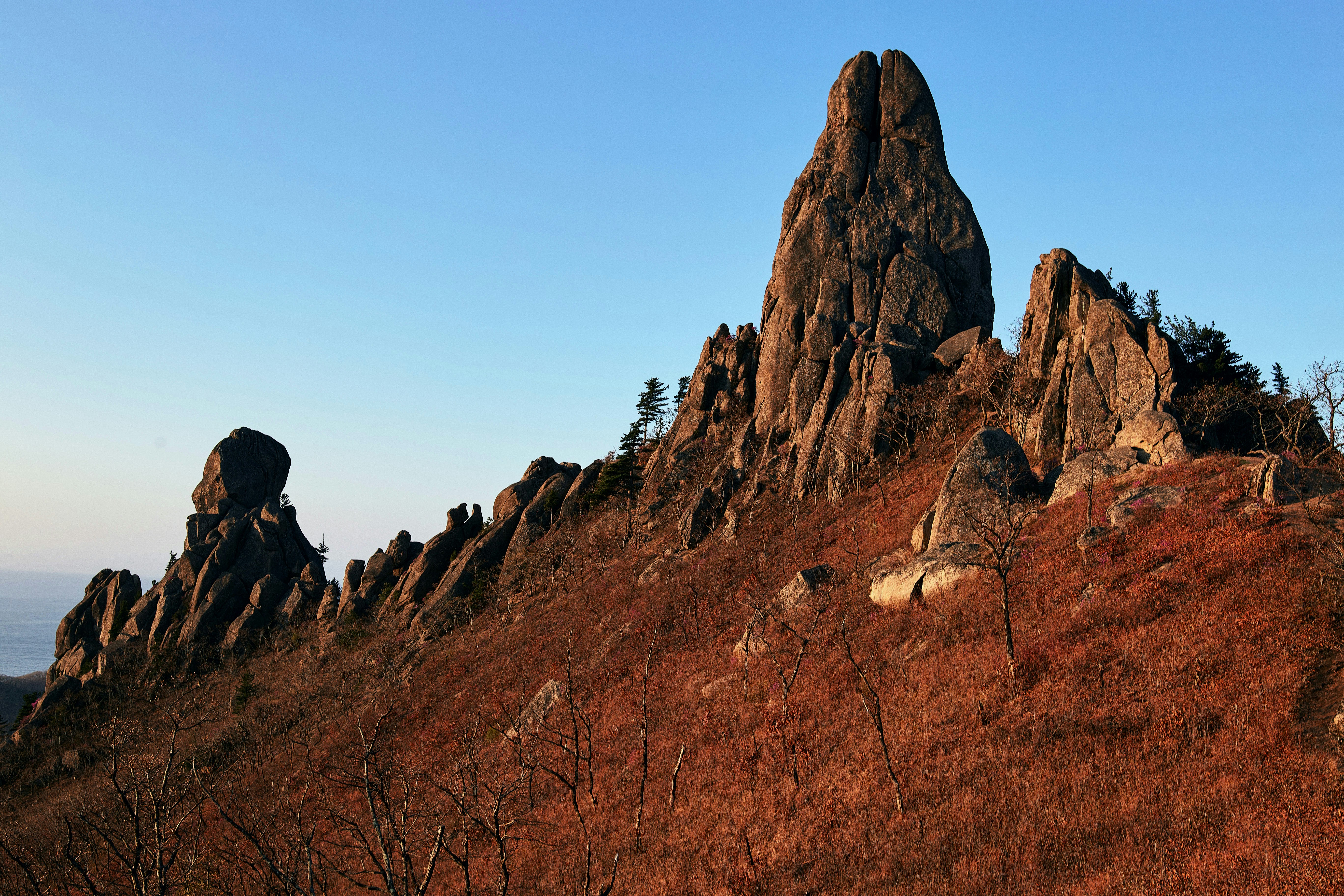 Craggy Peaks Under a Clear Autumn Sky