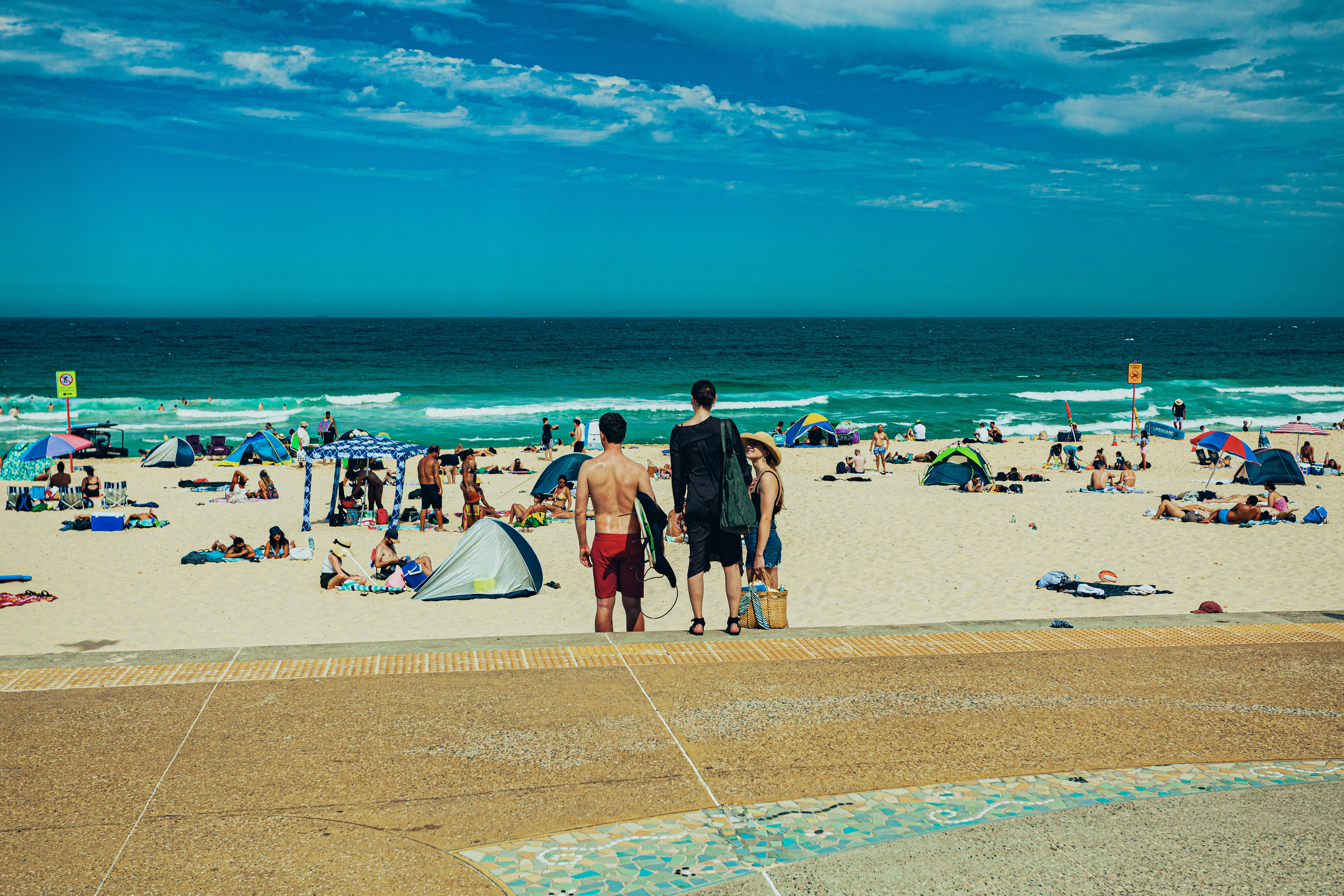 There are three types of people prepared for beach!
