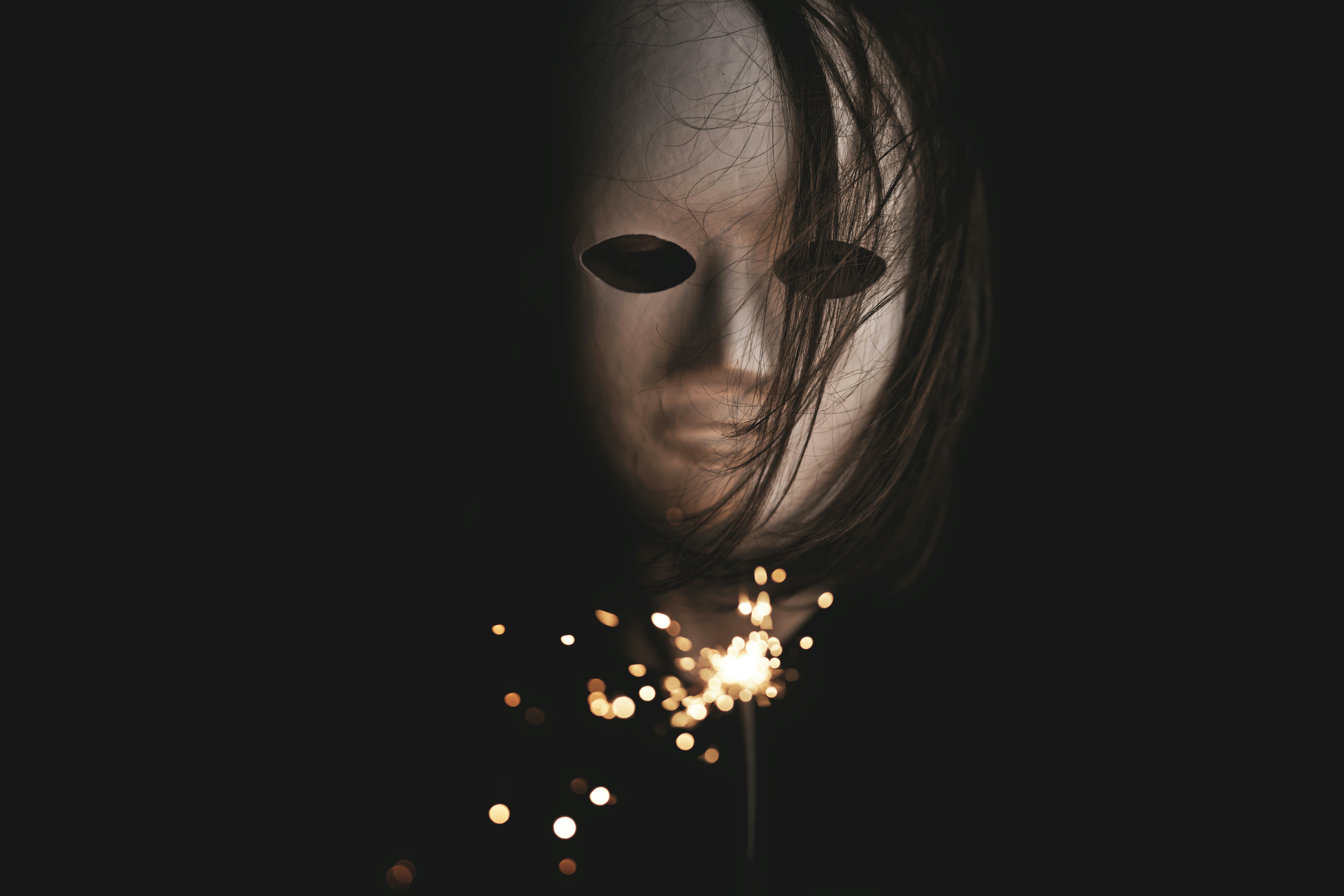 Woman with black eyes with white string lights photo – Free Human Image ...