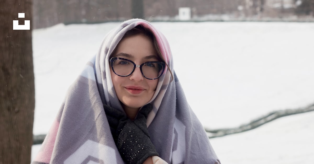 Foto Mujer Con Hiyab Blanco Y Rojo Imagen Cara Gratis En Unsplash