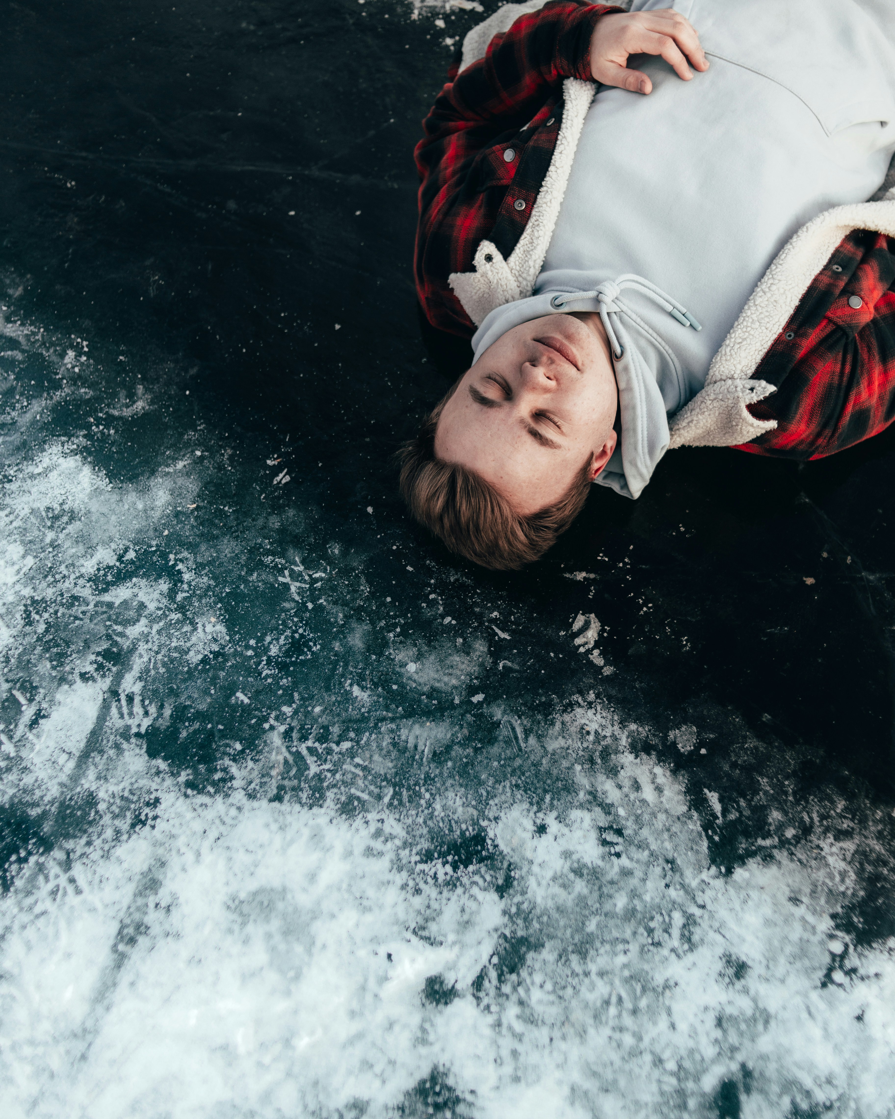 Icebound Rest: A Child Lingered Between Night and Snow