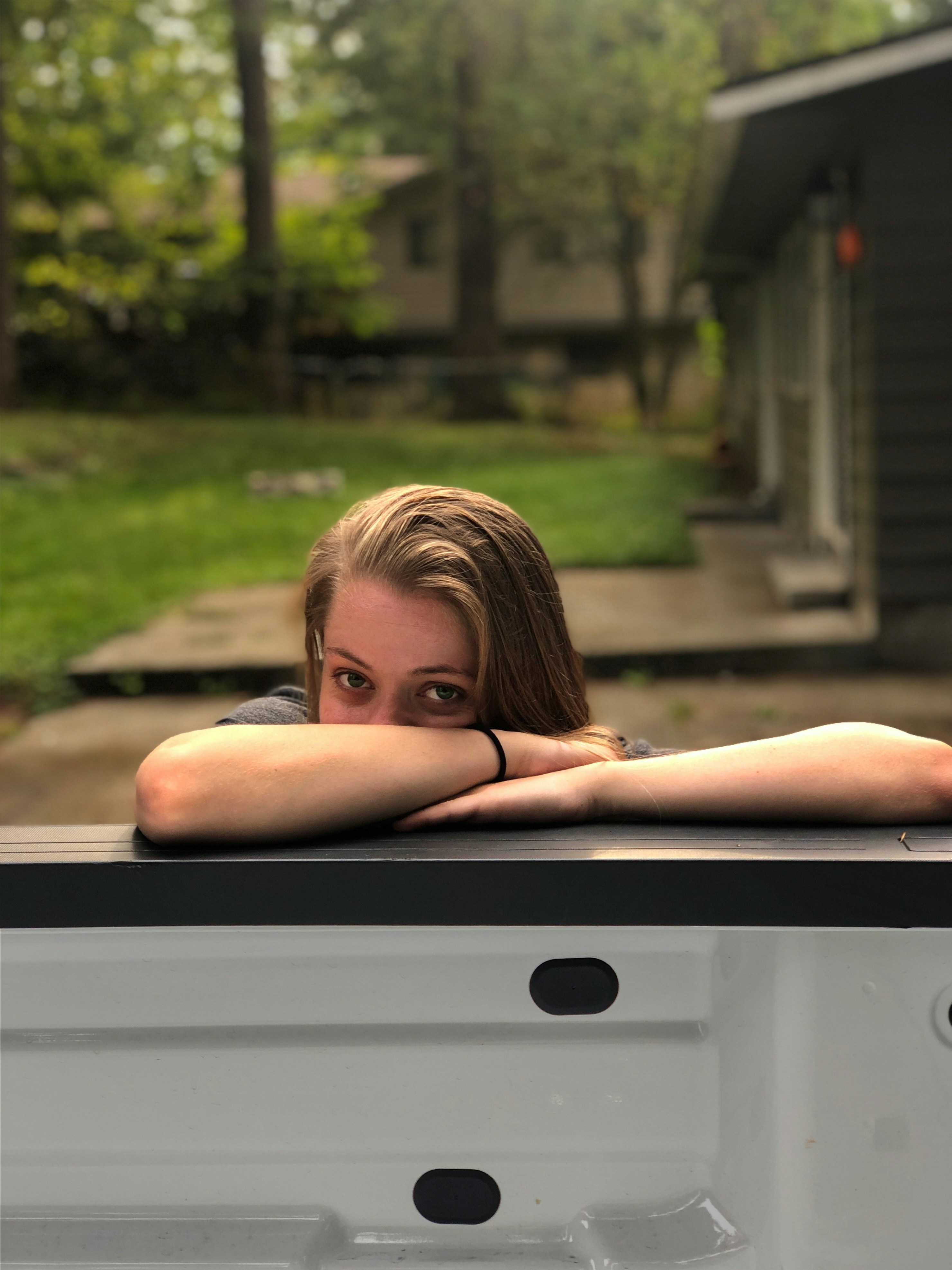 Eyes Over the Truck Bed: Quiet Confidence in a Backyard Moment
