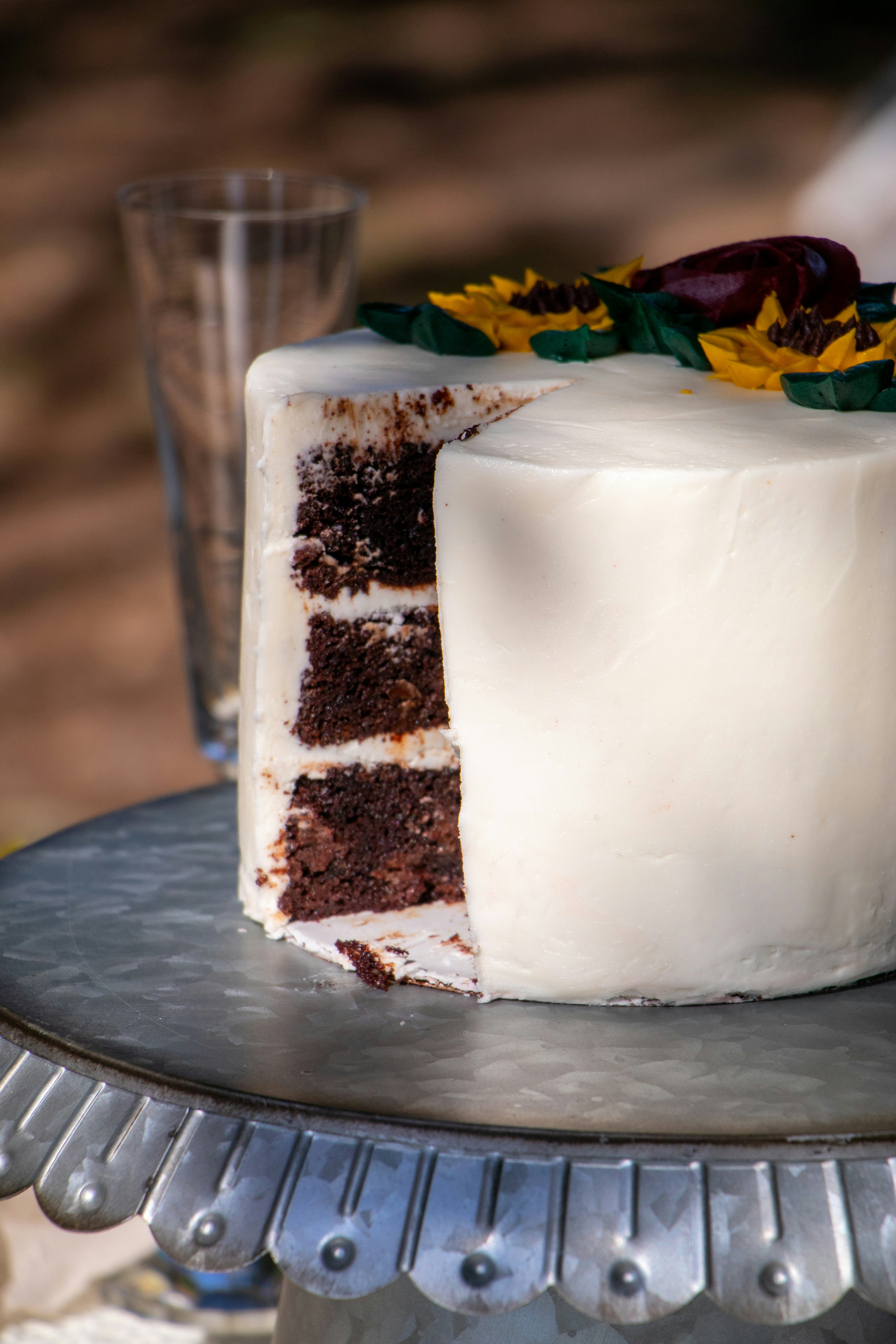 Hidden Cocoa Core: A White-Frosted Cake Unveiling Rich Chocolate Layers