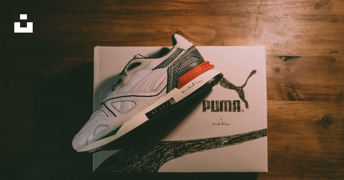 White And Black Nike Athletic Shoe Photo Free Clothing Image On Unsplash