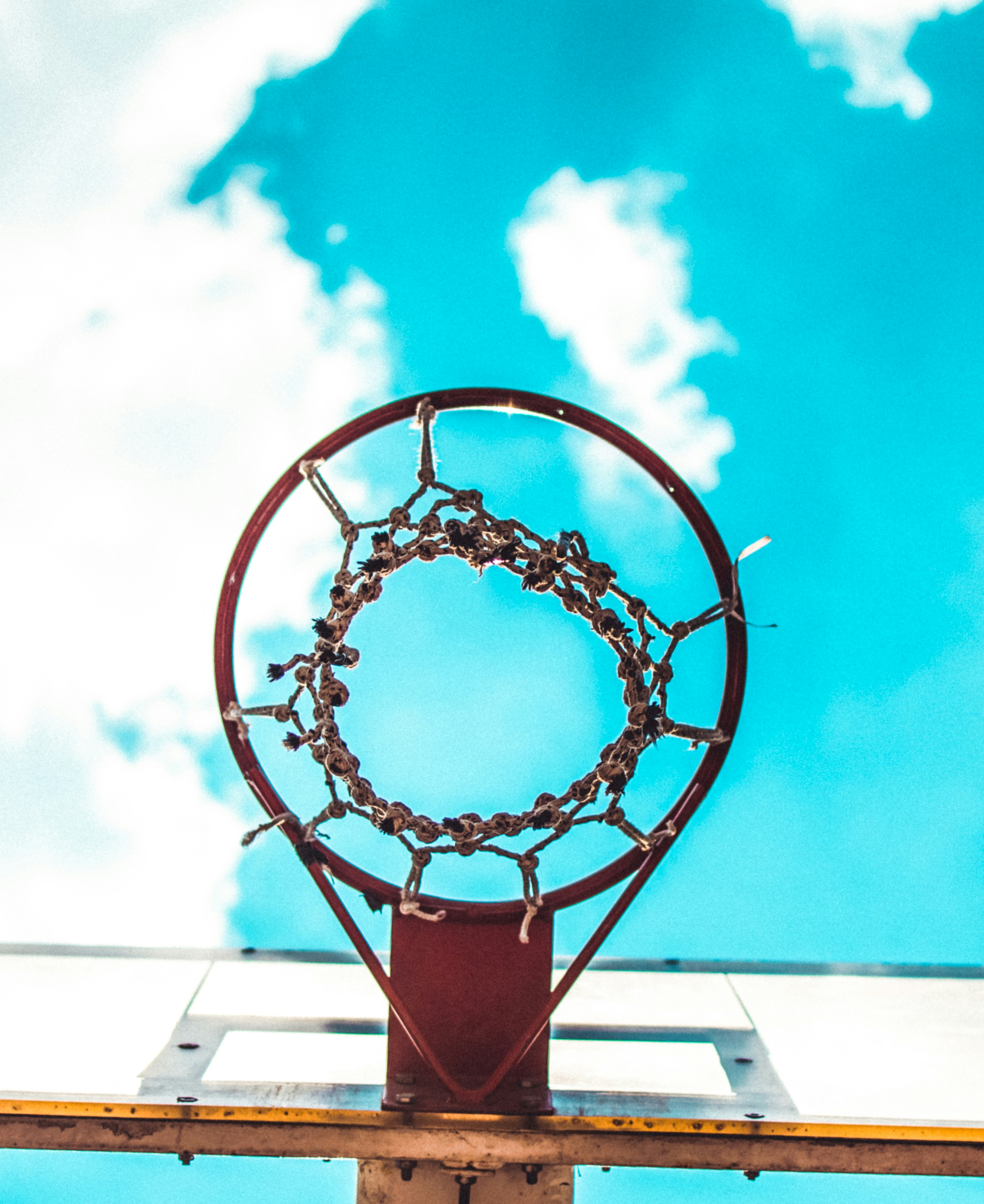 Aro de baloncesto bajo el cielo azul durante el día foto – Imagen de ...