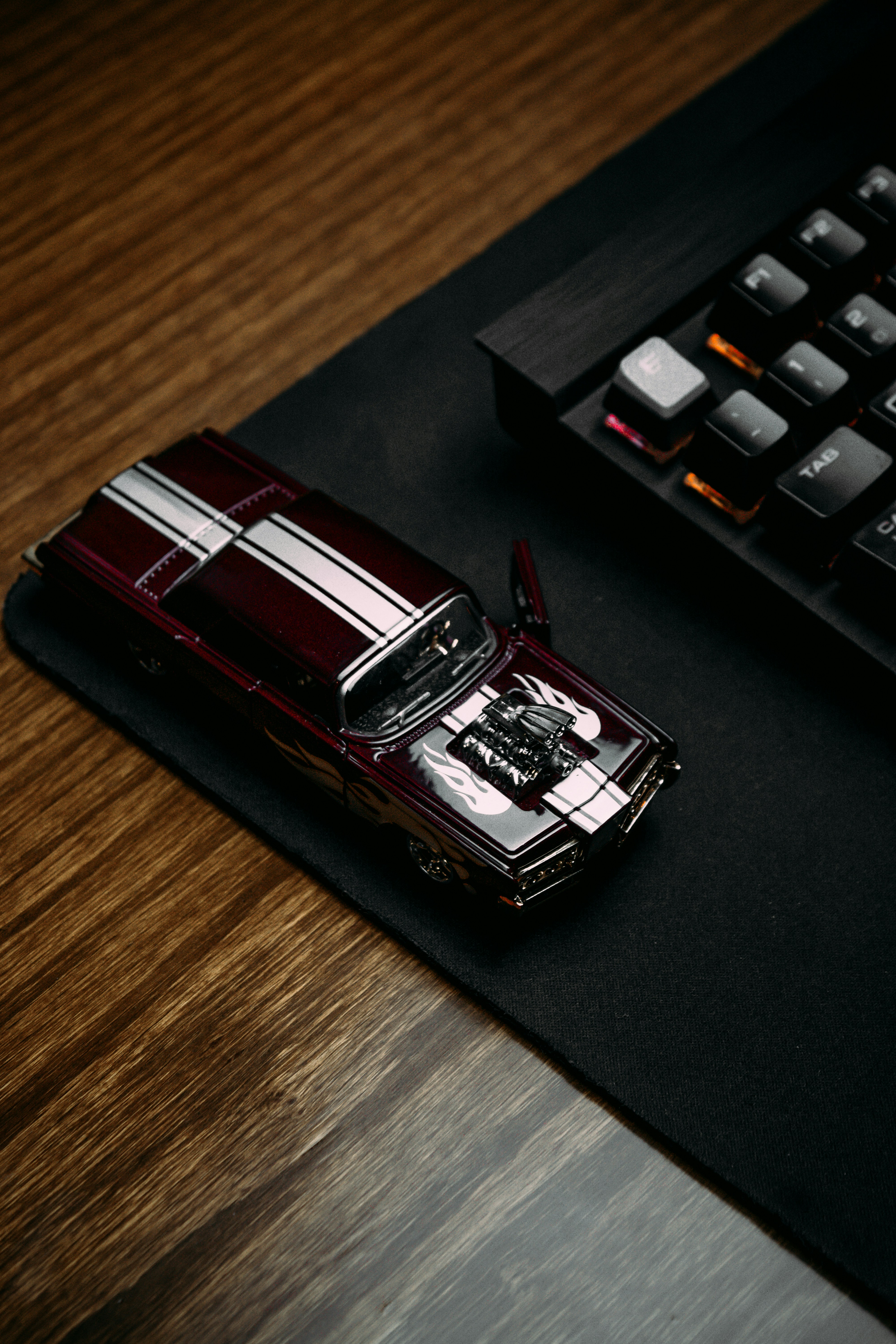 Miniature Crown: A Model Car Finds Its Workspace