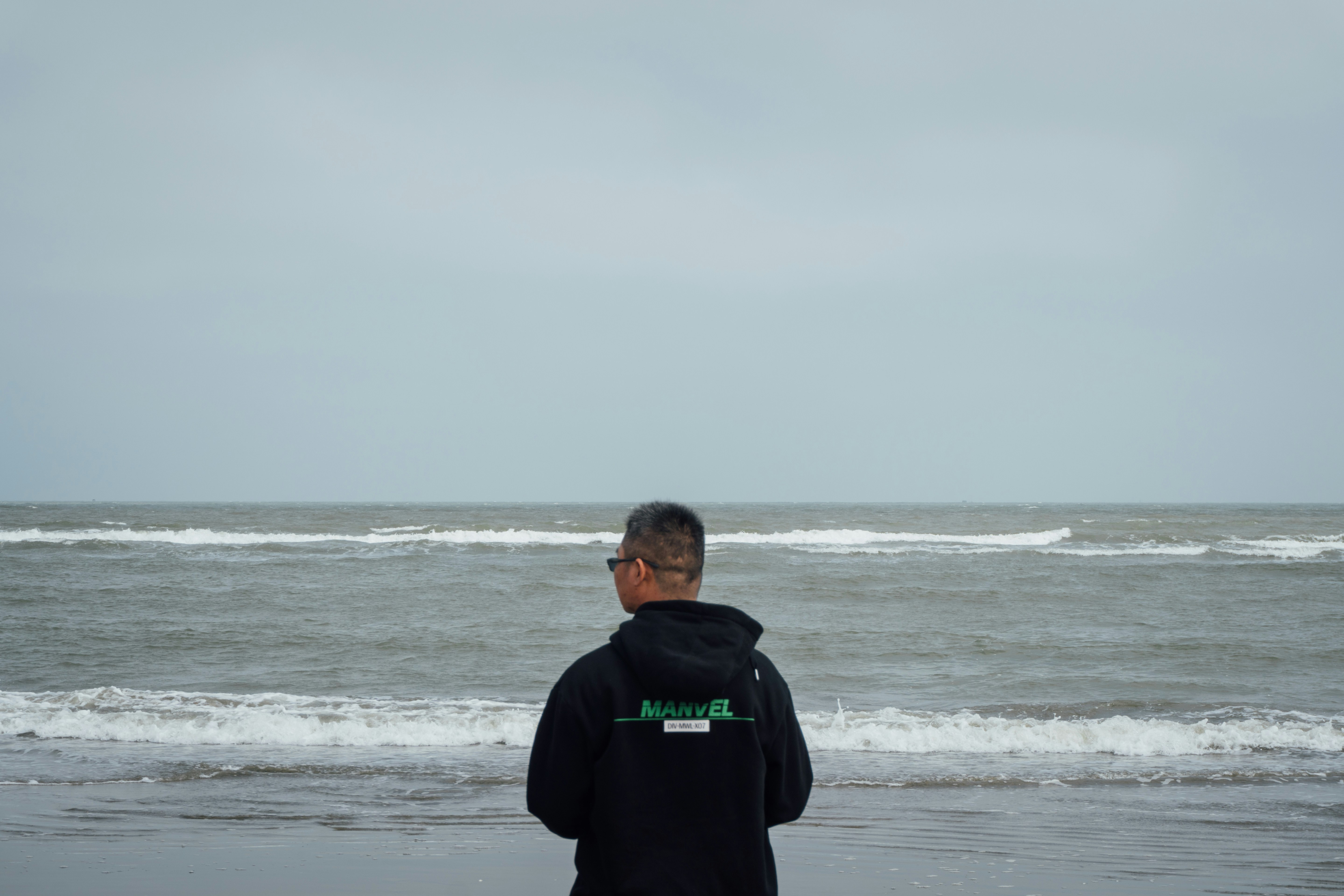 Back to the Sea: A Quiet Beach Portrait in Gray Light