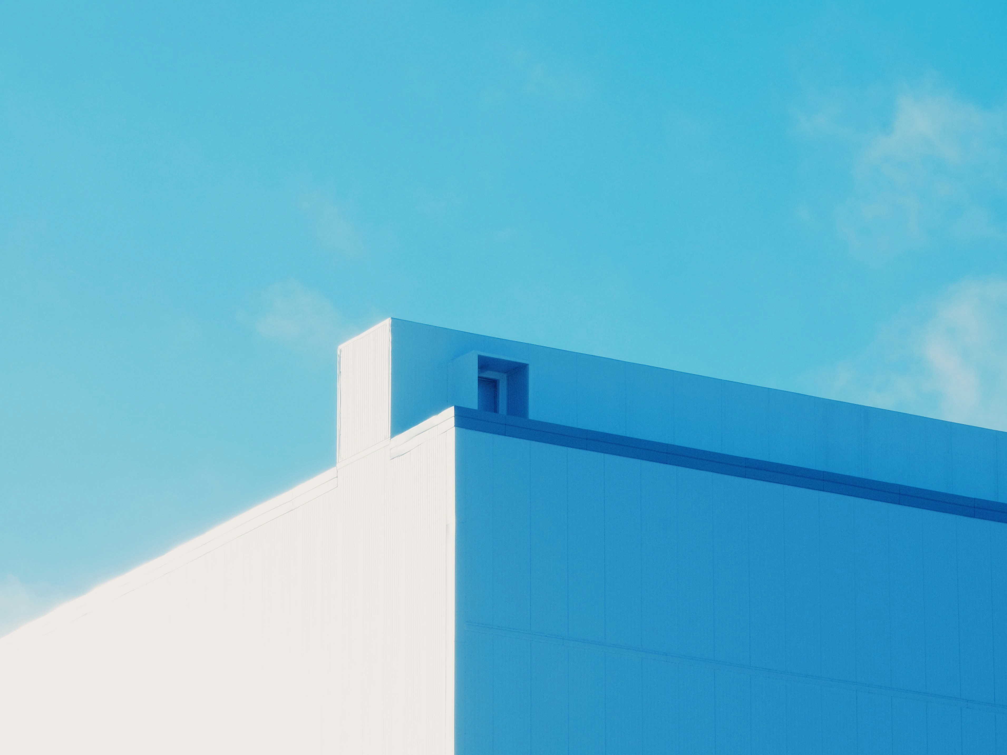 Sharp White Edge Against Cerulean Sky: A Geometry Study