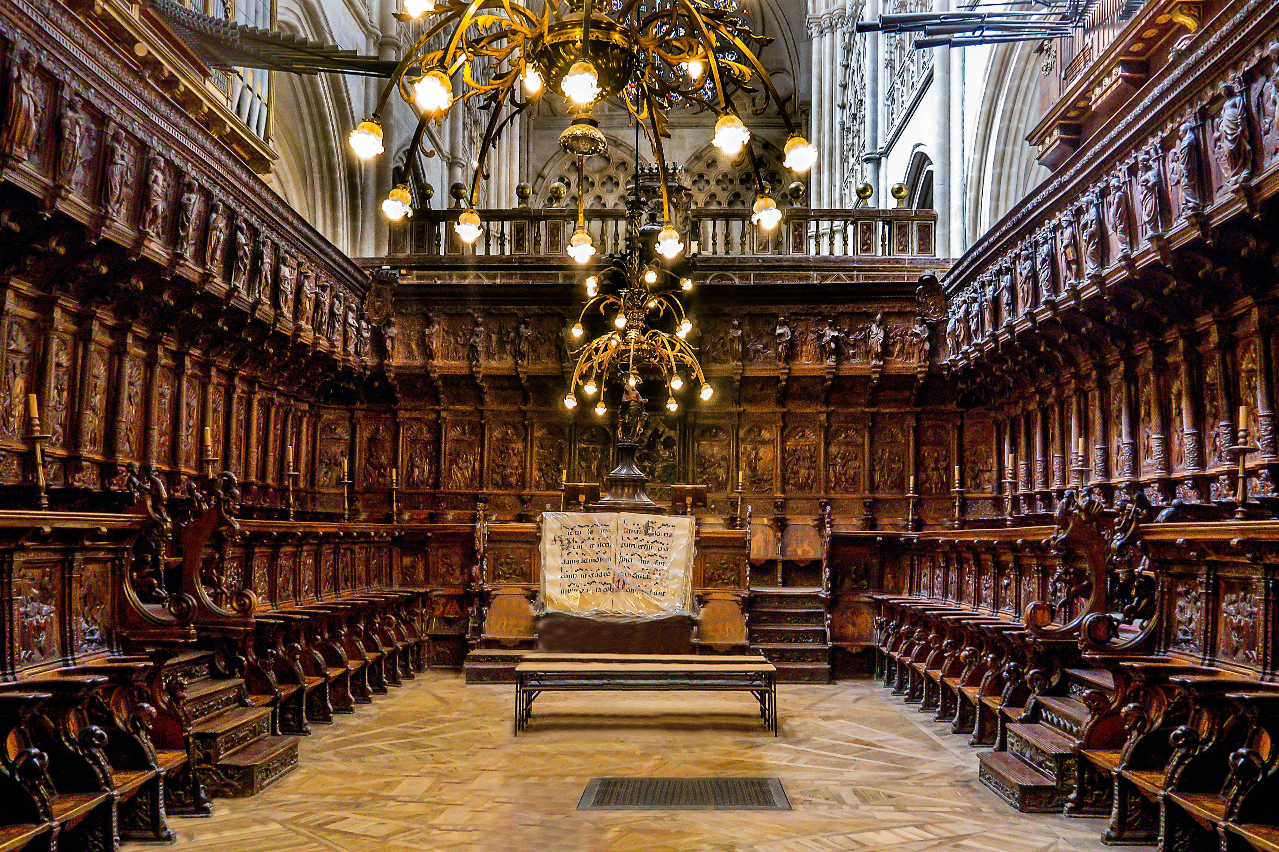 Gothic Choir Elegance in Burgos Cathedral