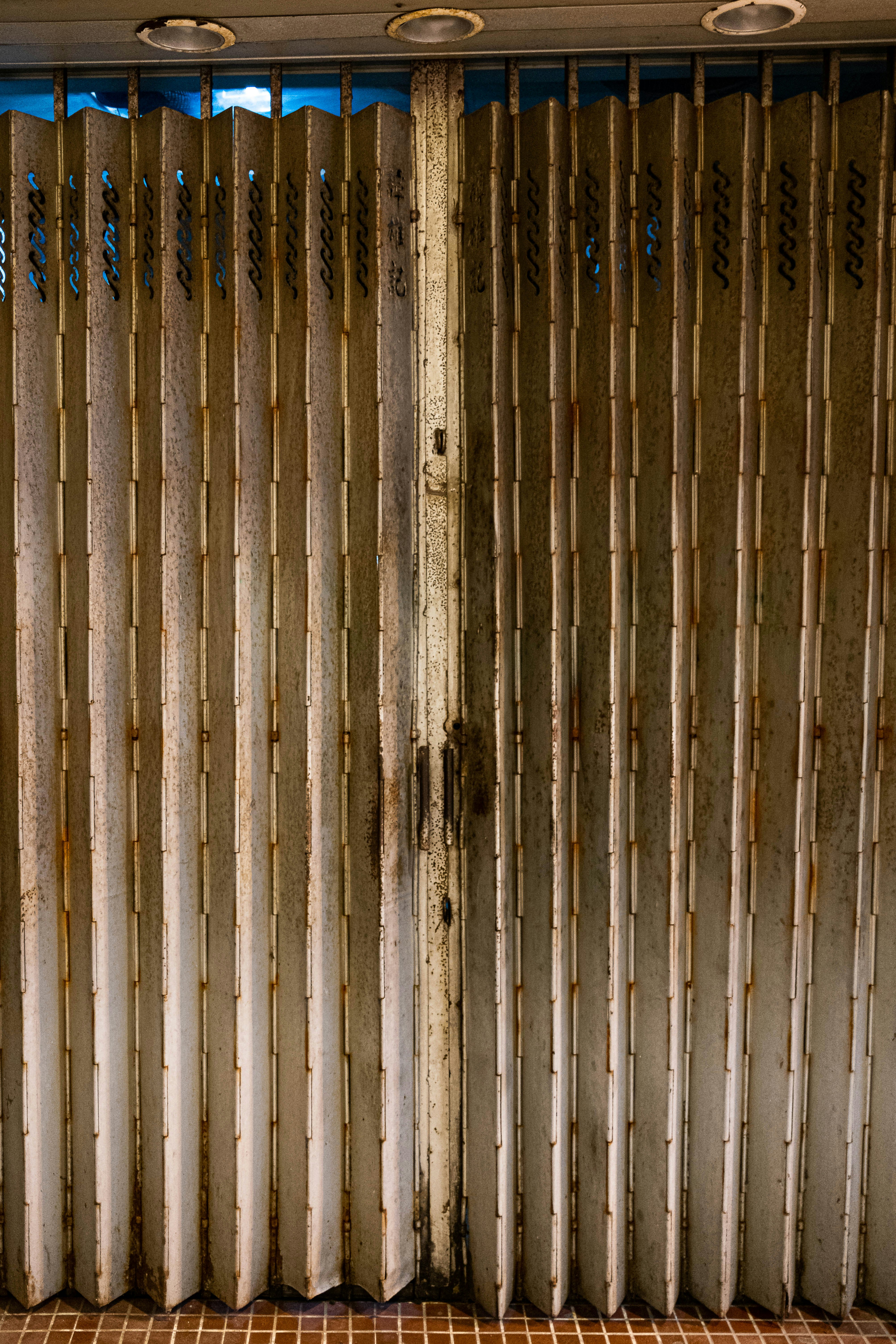 white and brown wooden fence