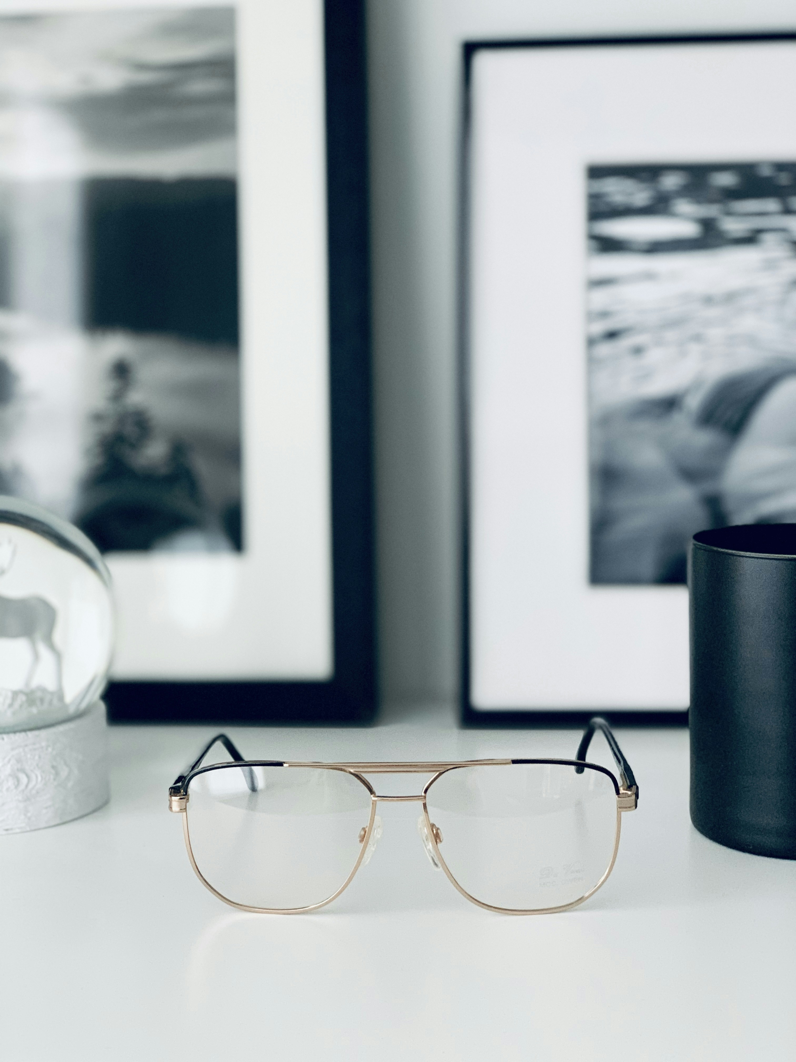 Black framed eyeglasses on white table photo – Free Grey Image on Unsplash