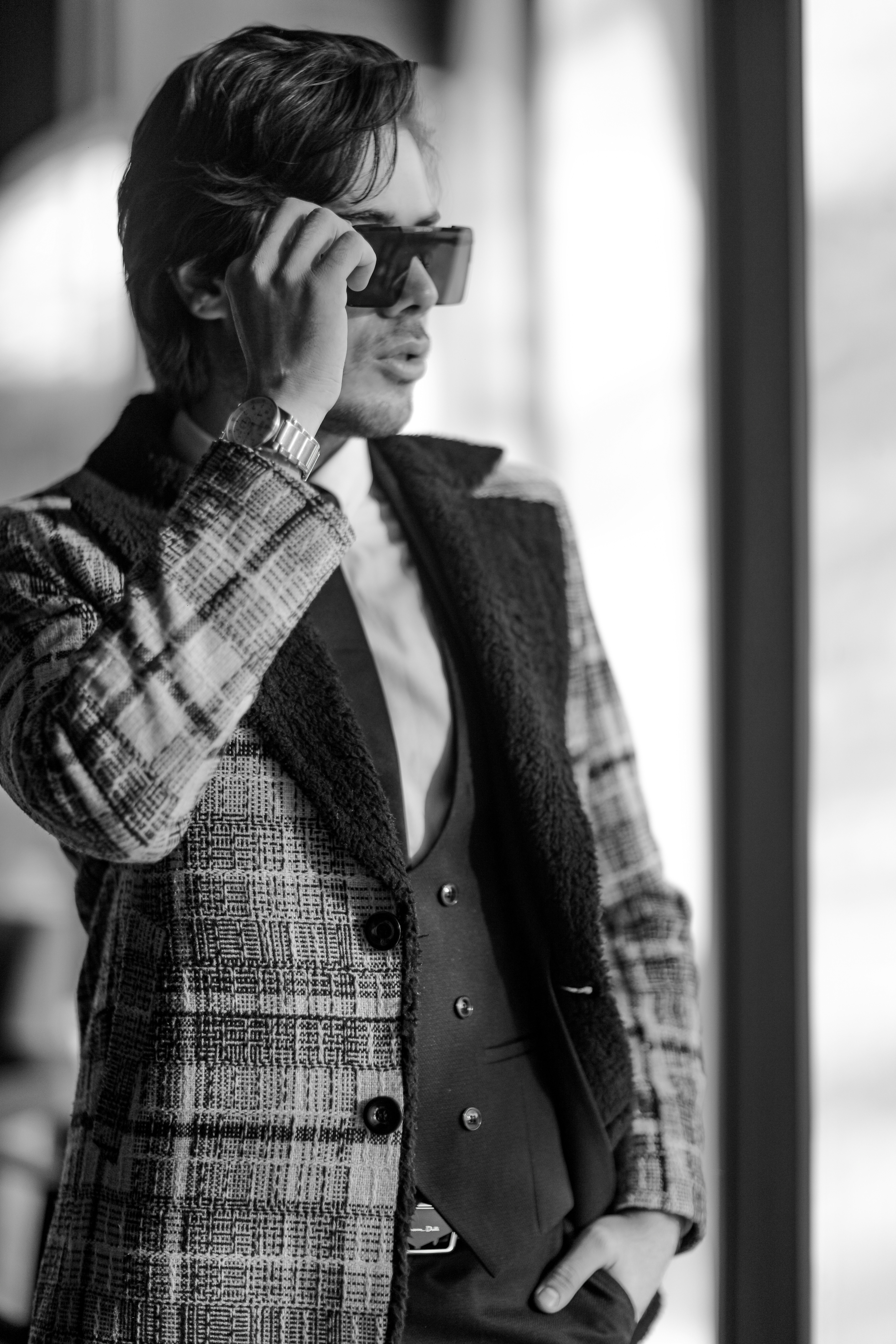 I will be grateful if
Send me your analysis on this photo. | man in black and white plaid button up shirt and black sunglasses